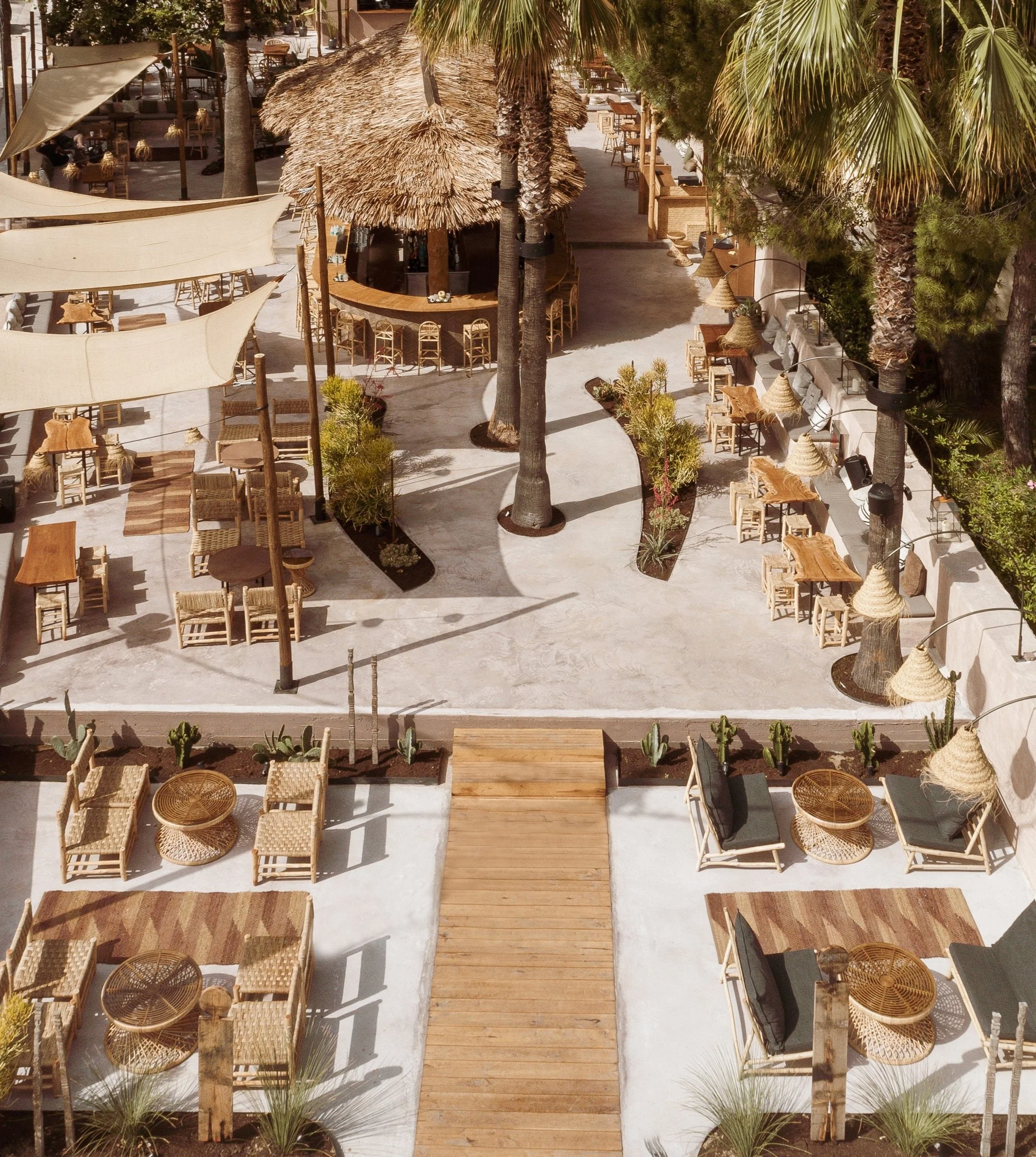 Catano bar-restaurant — dashing architects