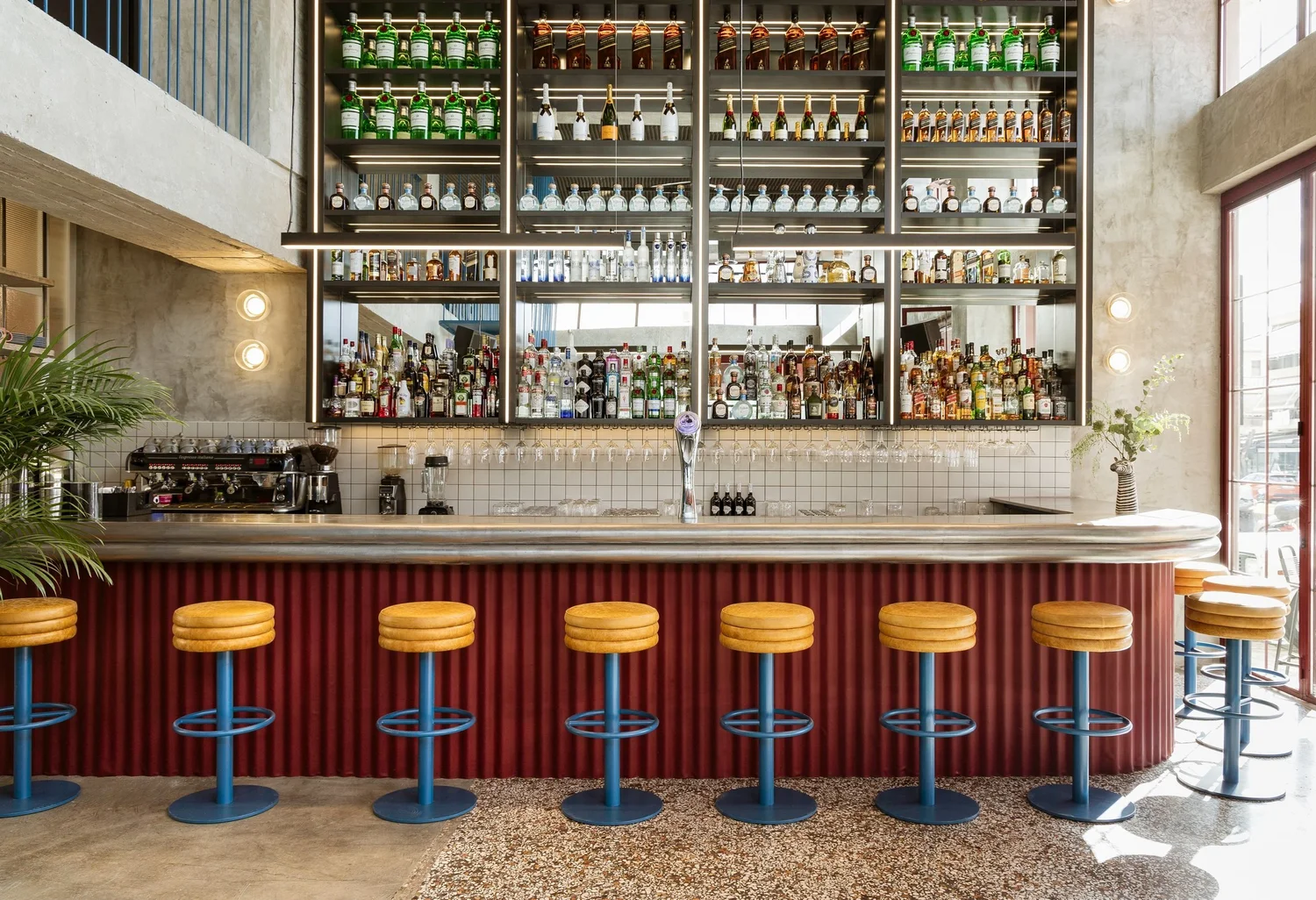 Skrew bar-restaurant — dashing architects