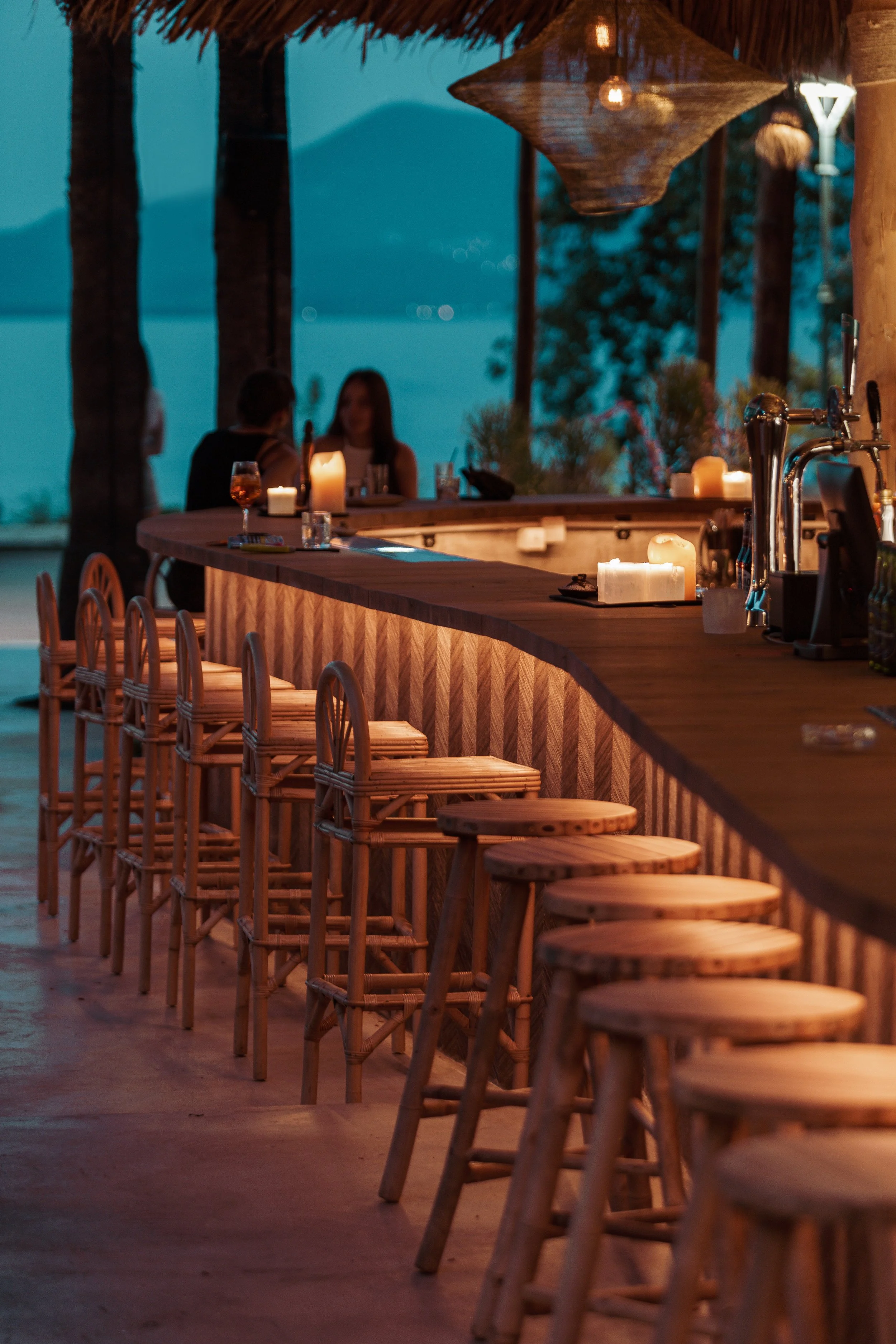 Catano bar-restaurant — dashing architects