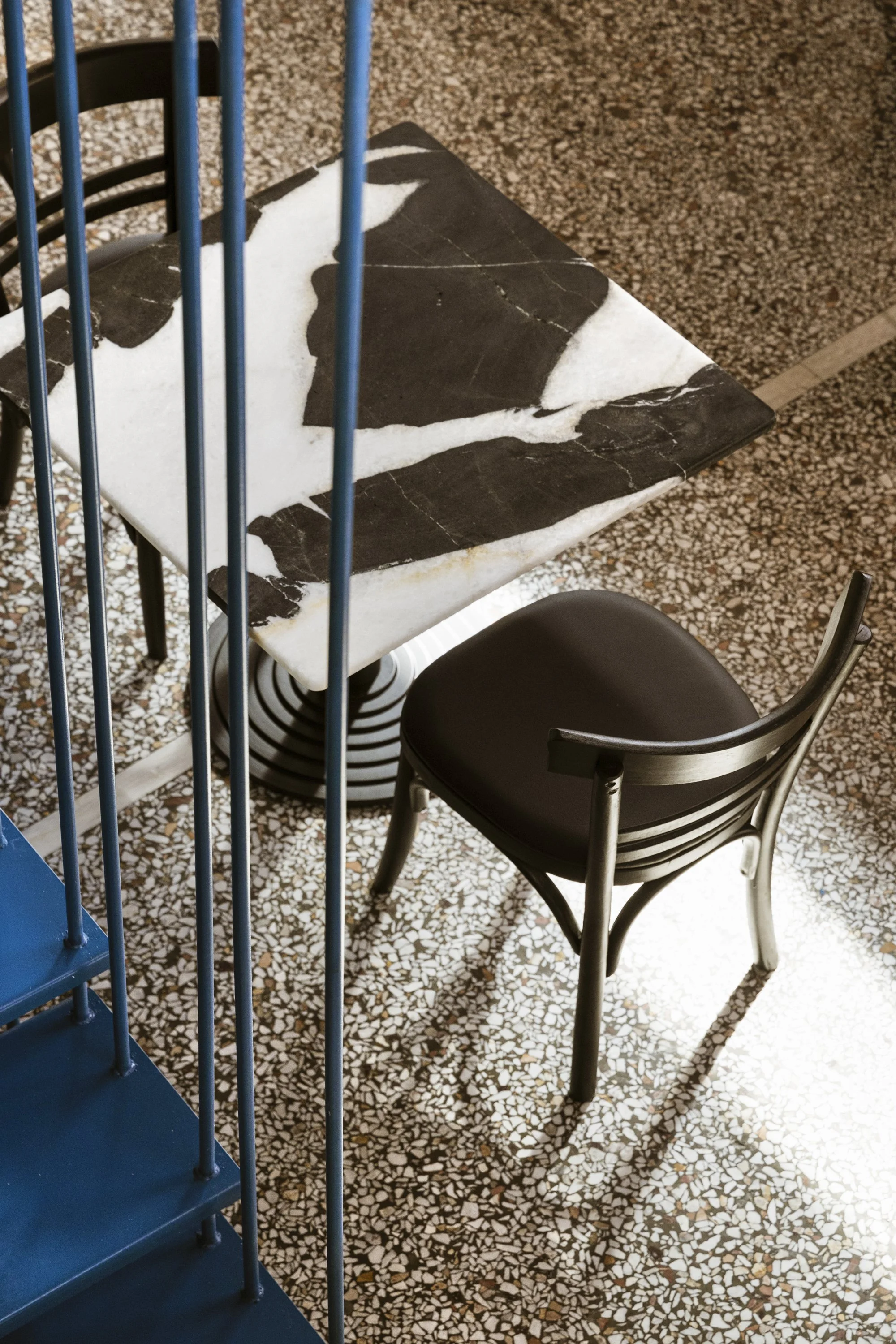 Skrew bar-restaurant — dashing architects