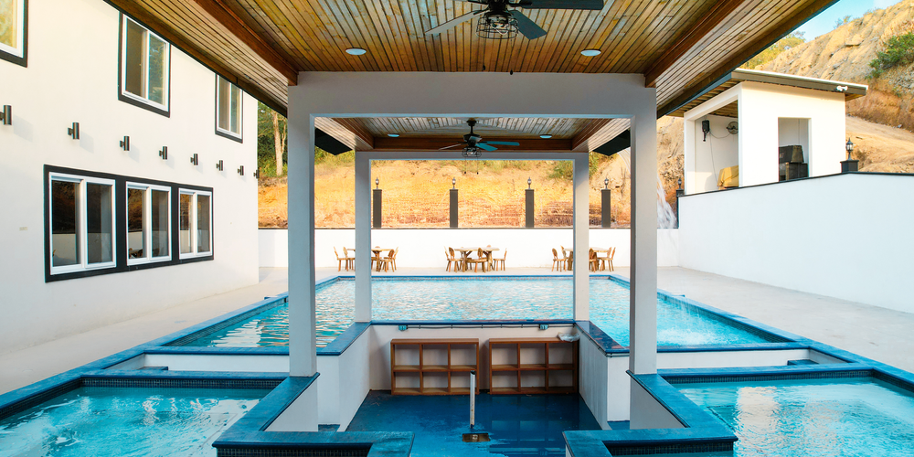 Location — Chelles Roatan