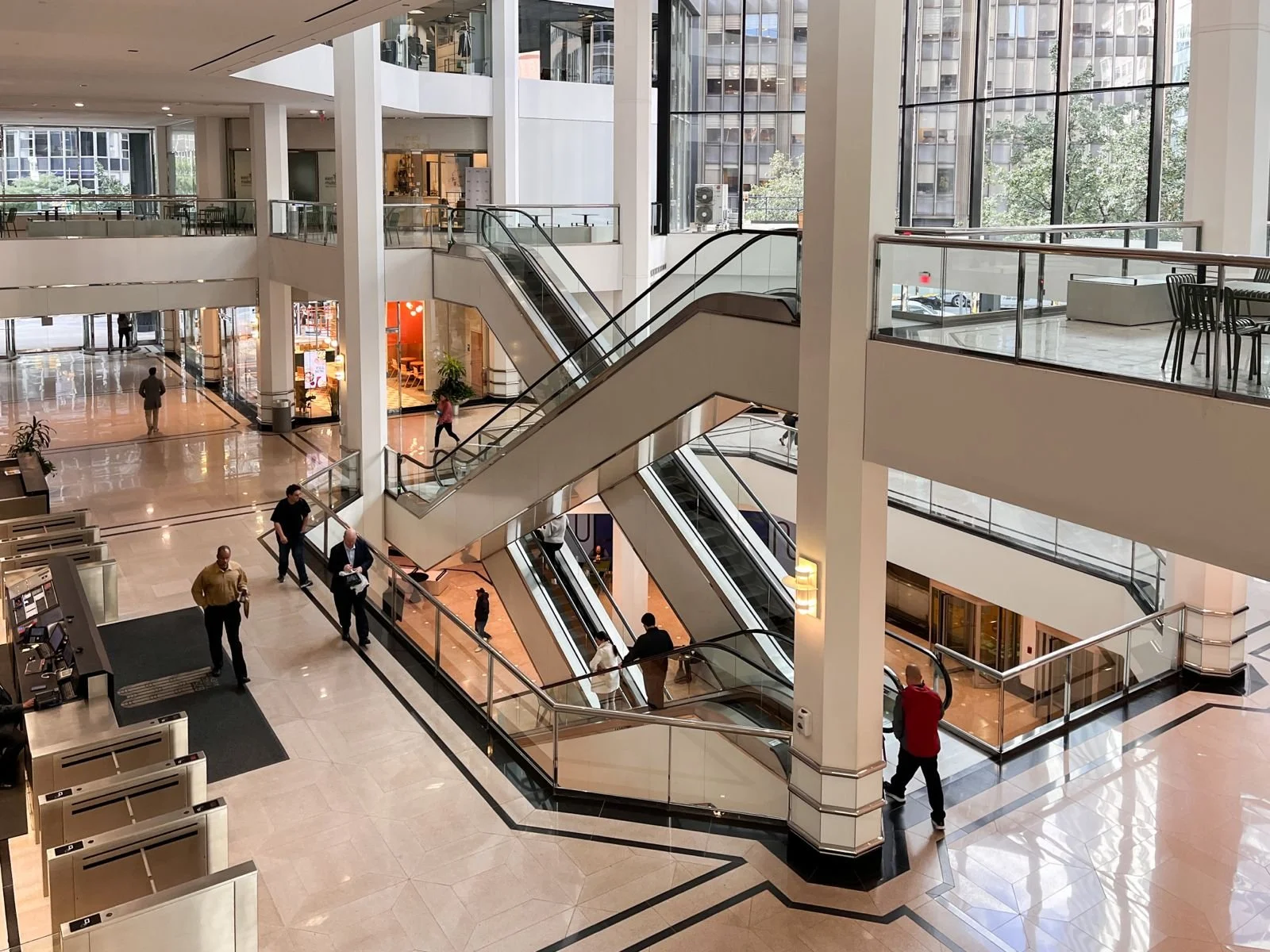 875 Third Avenue Retail