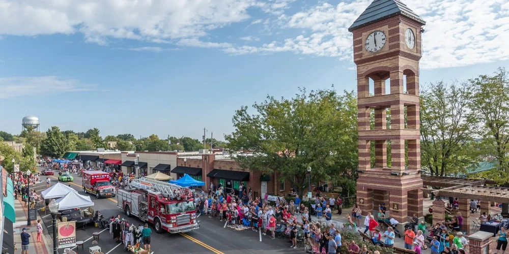 Explore Downtown Overland Park — Downtown OP