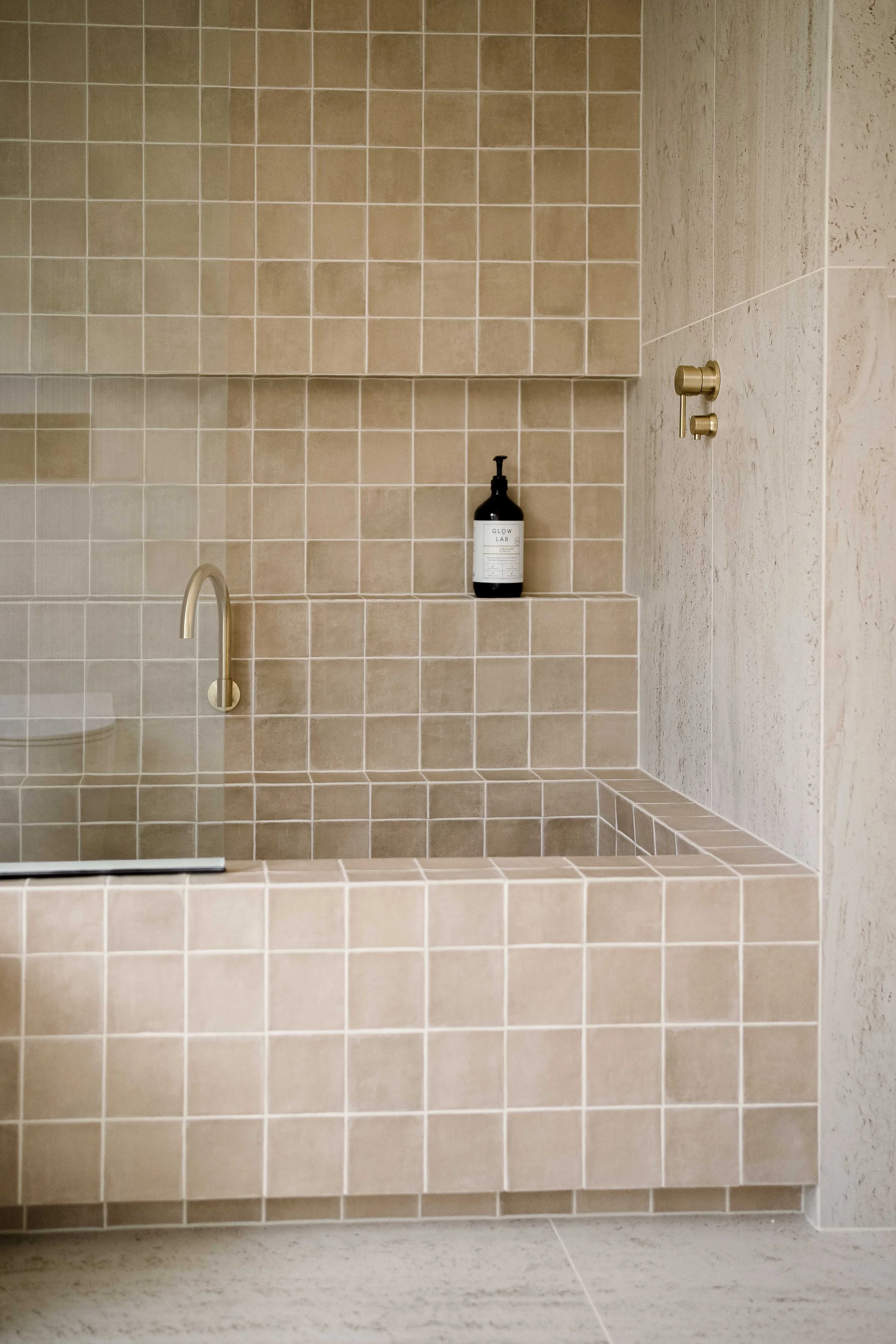Cutting Edge Tiling