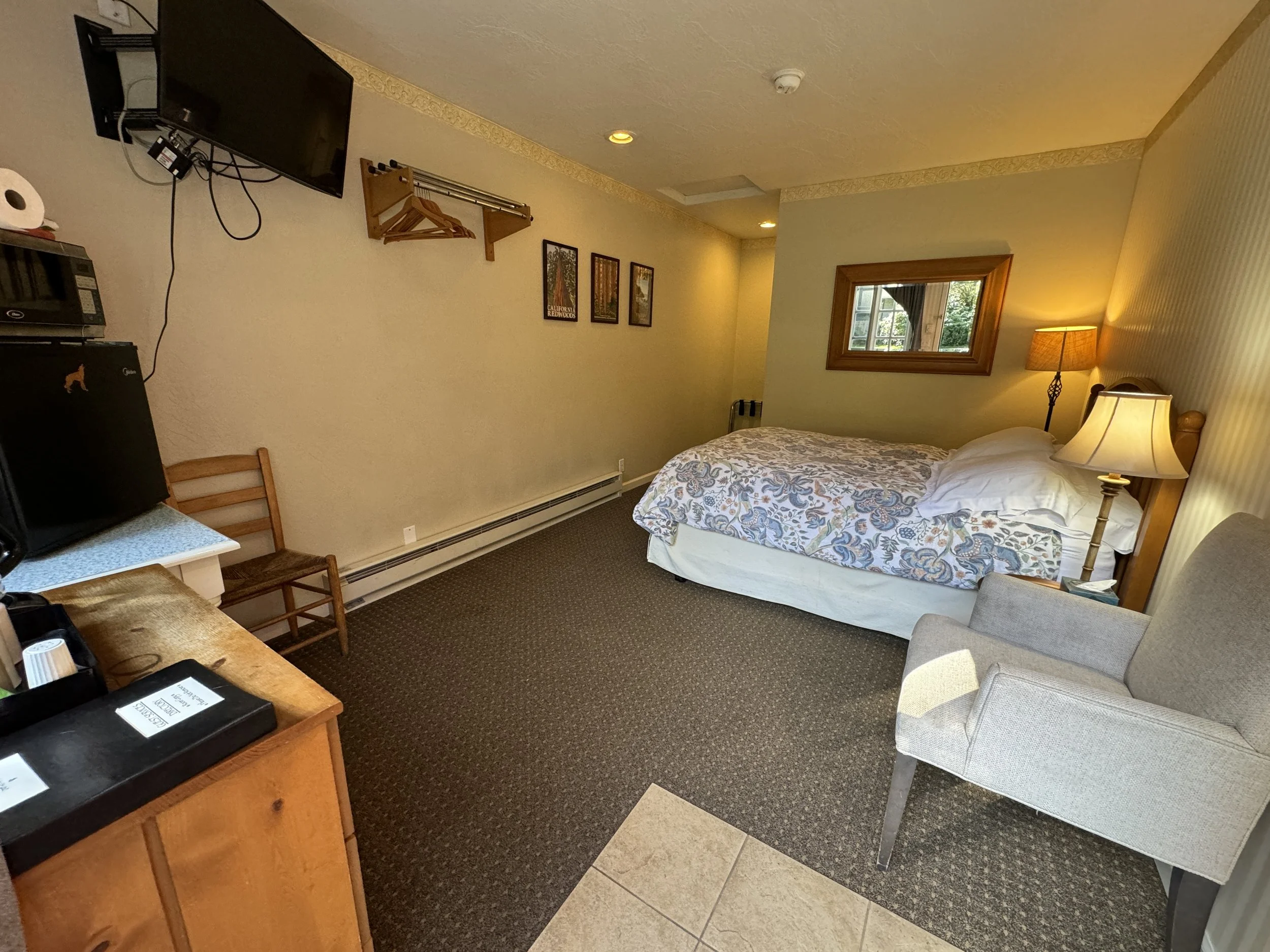 Rooms & Suites — Trinidad Inn