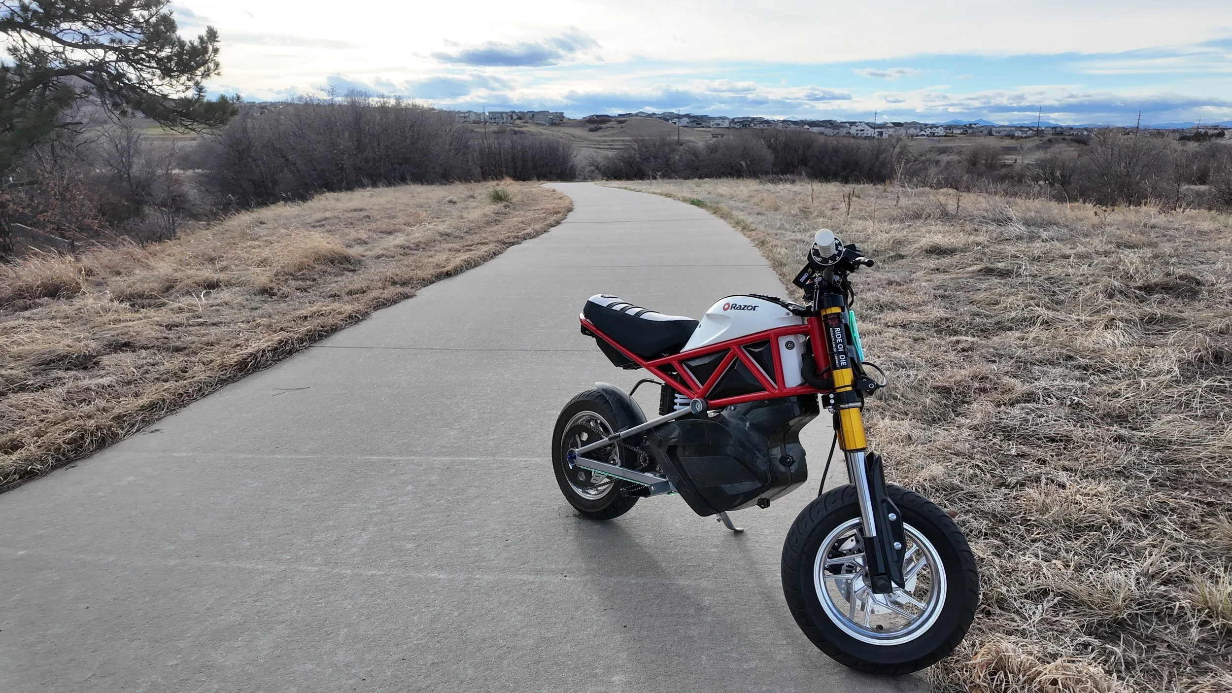 Electric Moto Family -EMF
