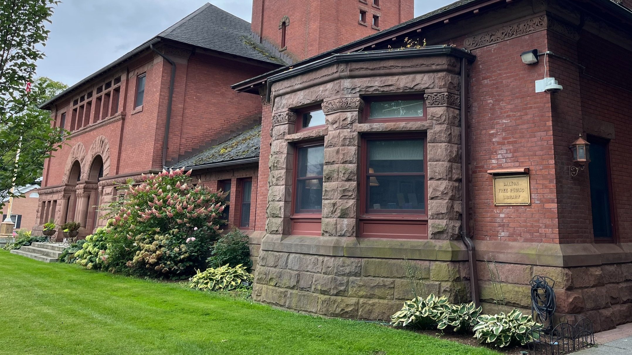 Dalton Free Public Library