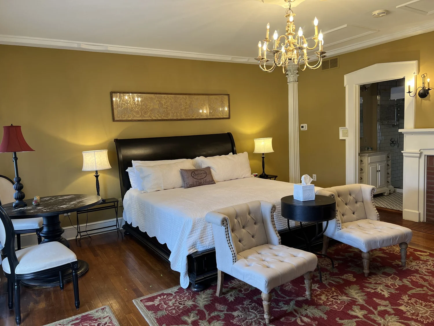 Rooms & Suites — Buxton Inn