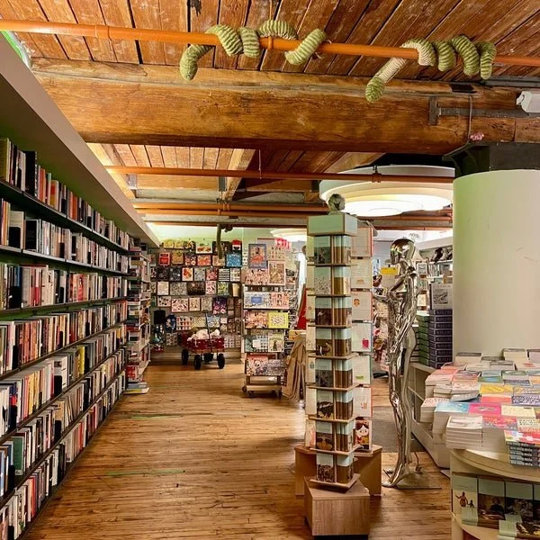 Find Your Store — posman books