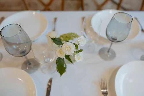 Lomey Dish Centerpiece - Savannah Florist — Ivory & Beau Wedding Boutique