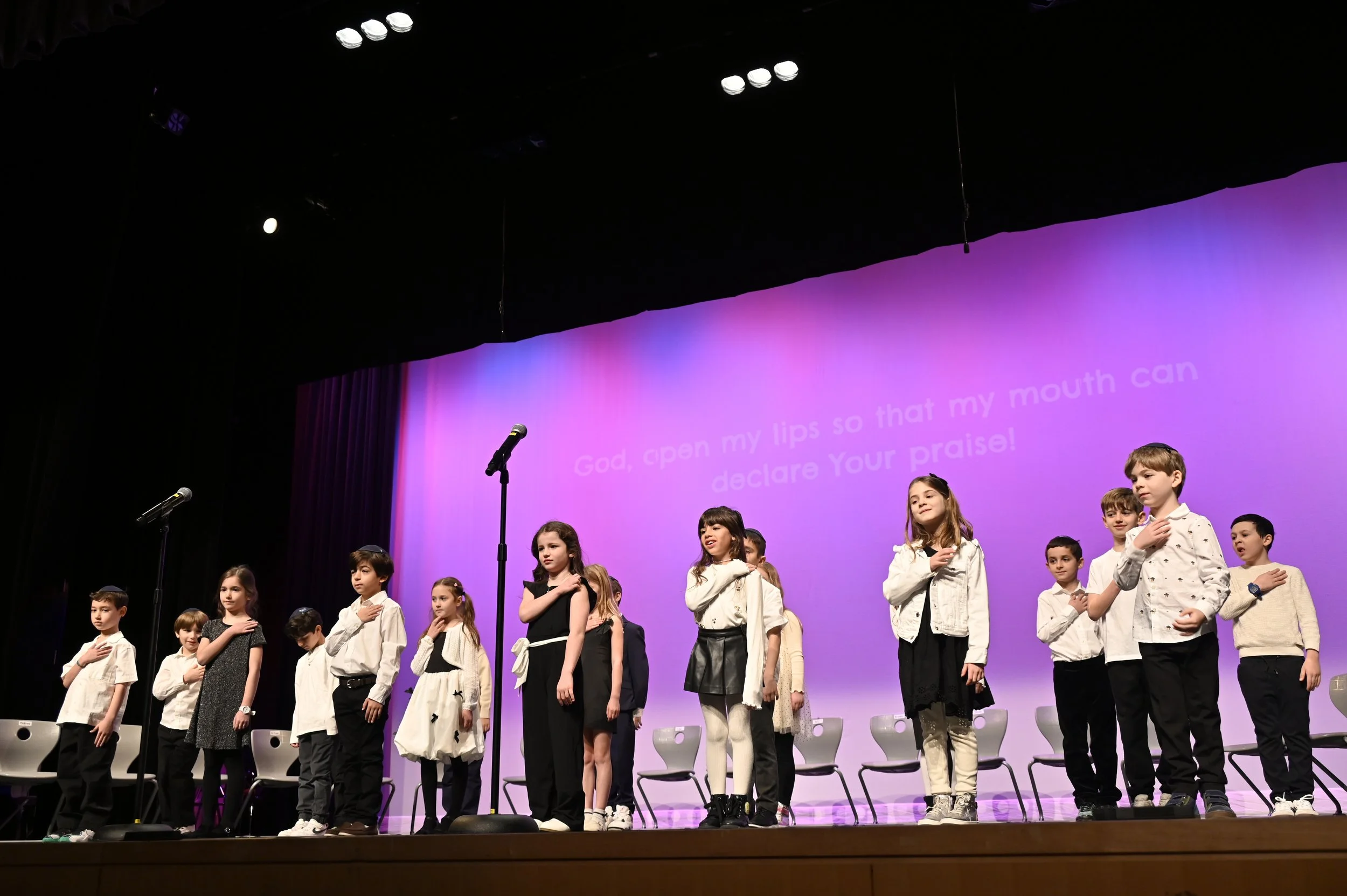 Kitat Tavas and Kitat Yona Celebrate Siddur Ceremonies — The Heschel School