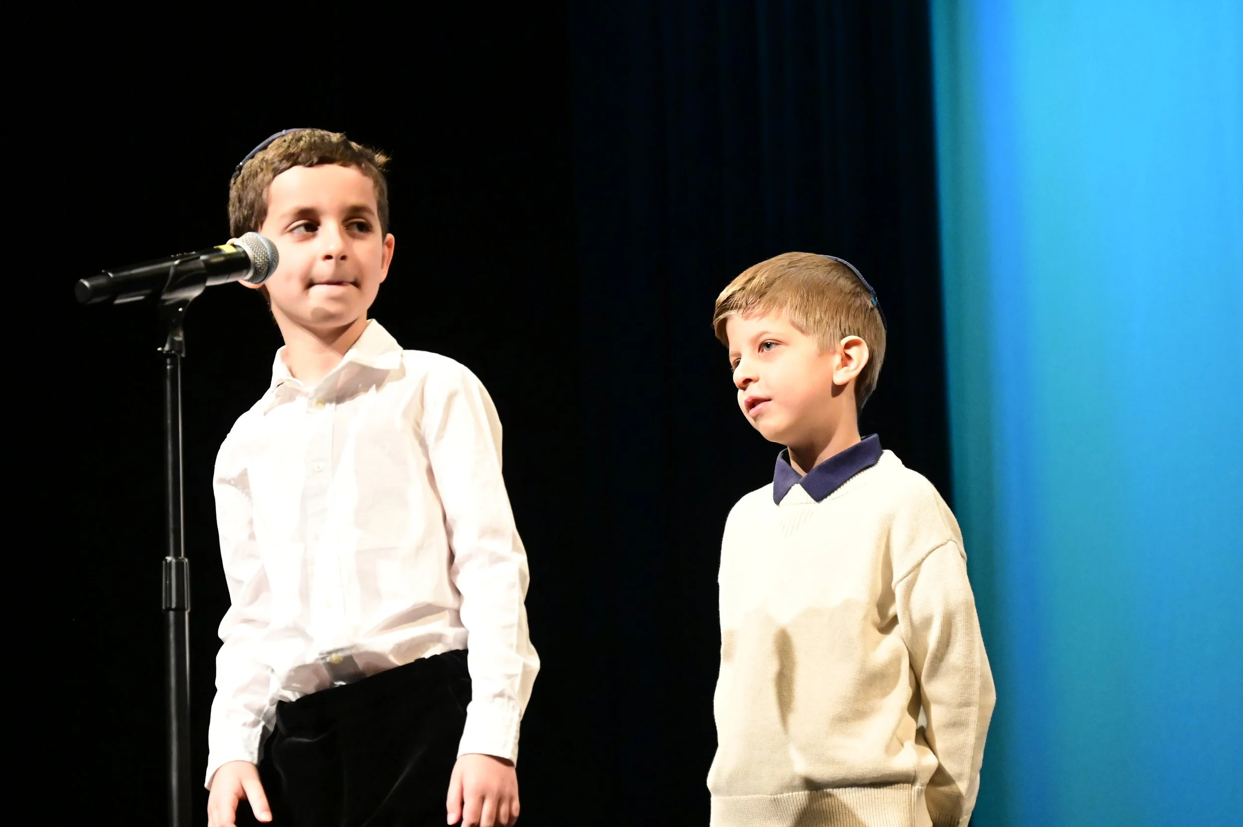 Kitat Tavas and Kitat Yona Celebrate Siddur Ceremonies — The Heschel School