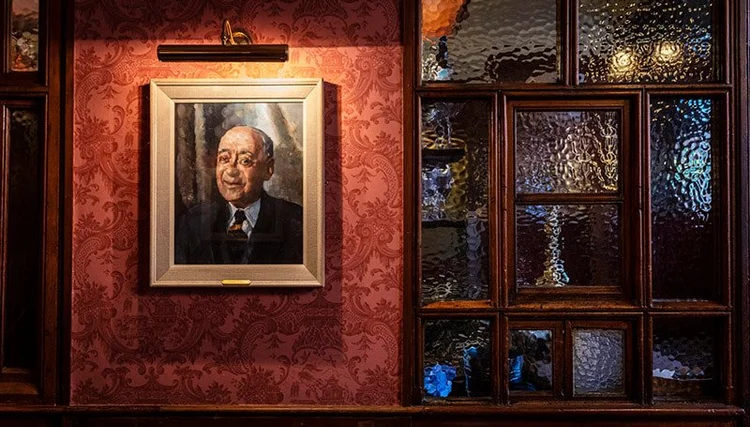 About Us — Neary's Bar & Lounge Dublin