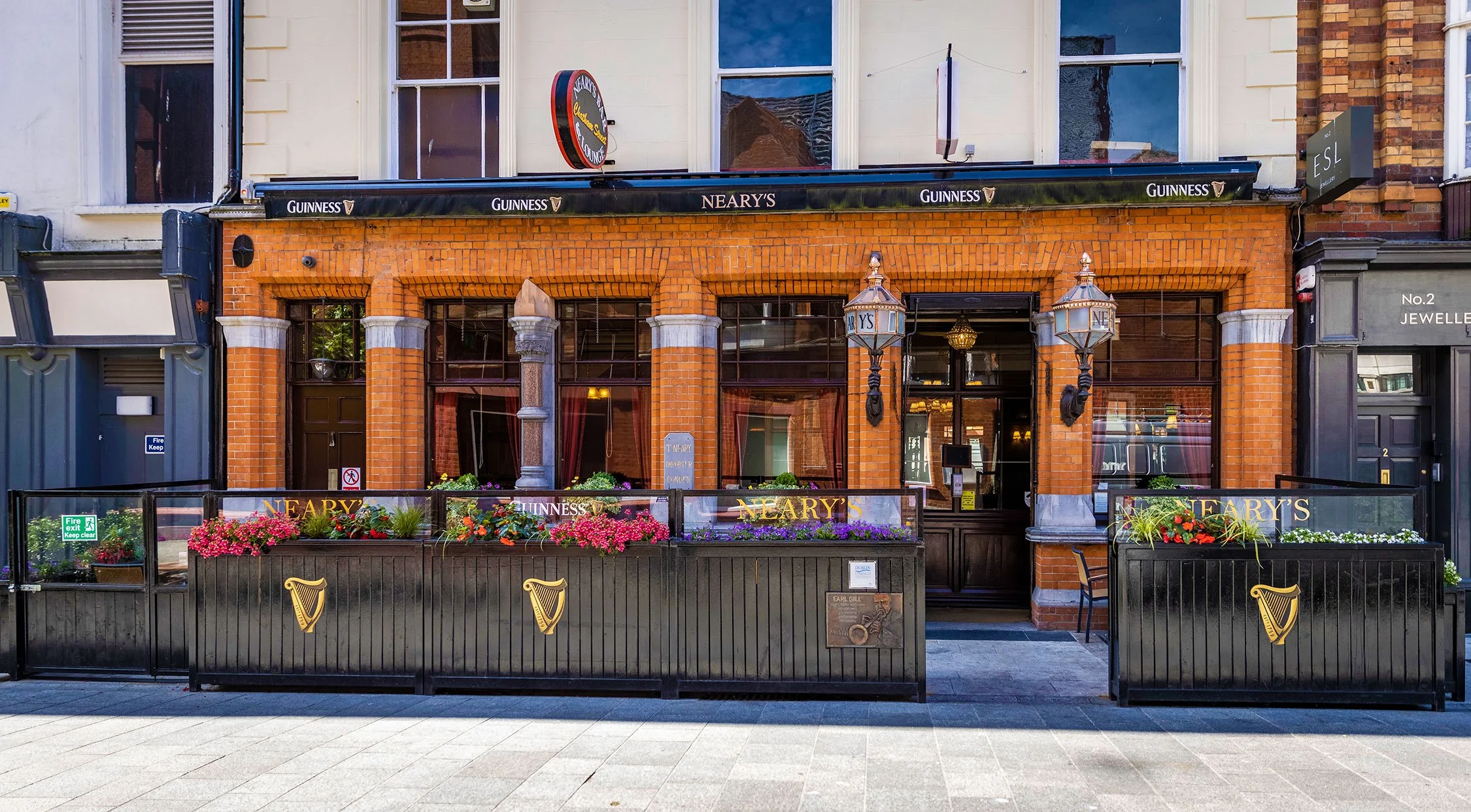 Contact Us — Neary's Bar & Lounge Dublin