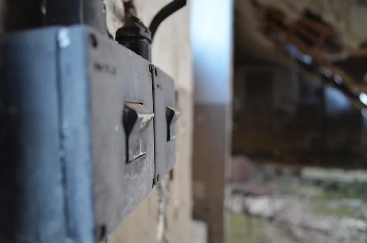 How to Wire Two Light Switches: Step-by-Step Guide