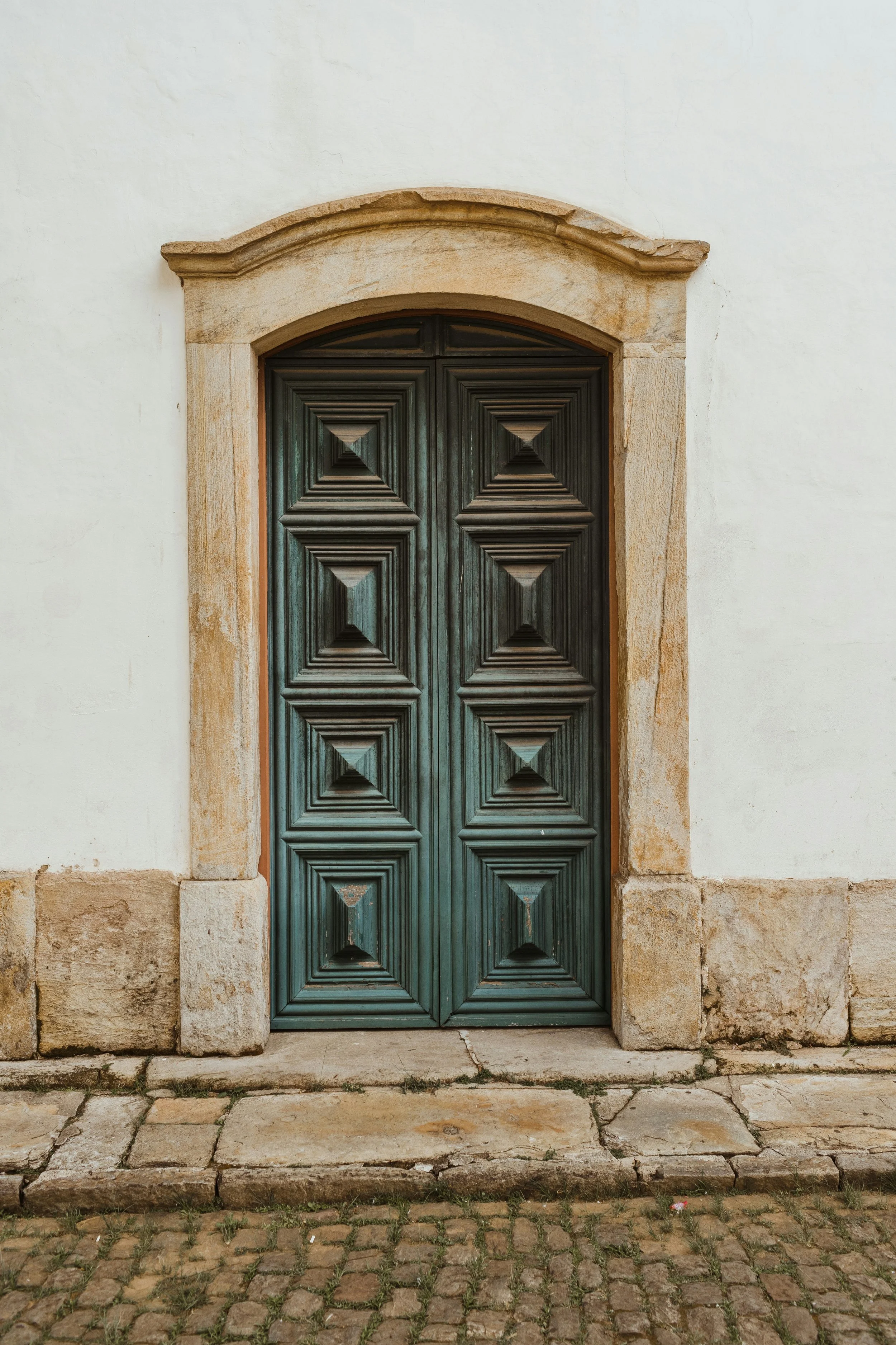 How Wide Is a Standard Door? Average Dimensions