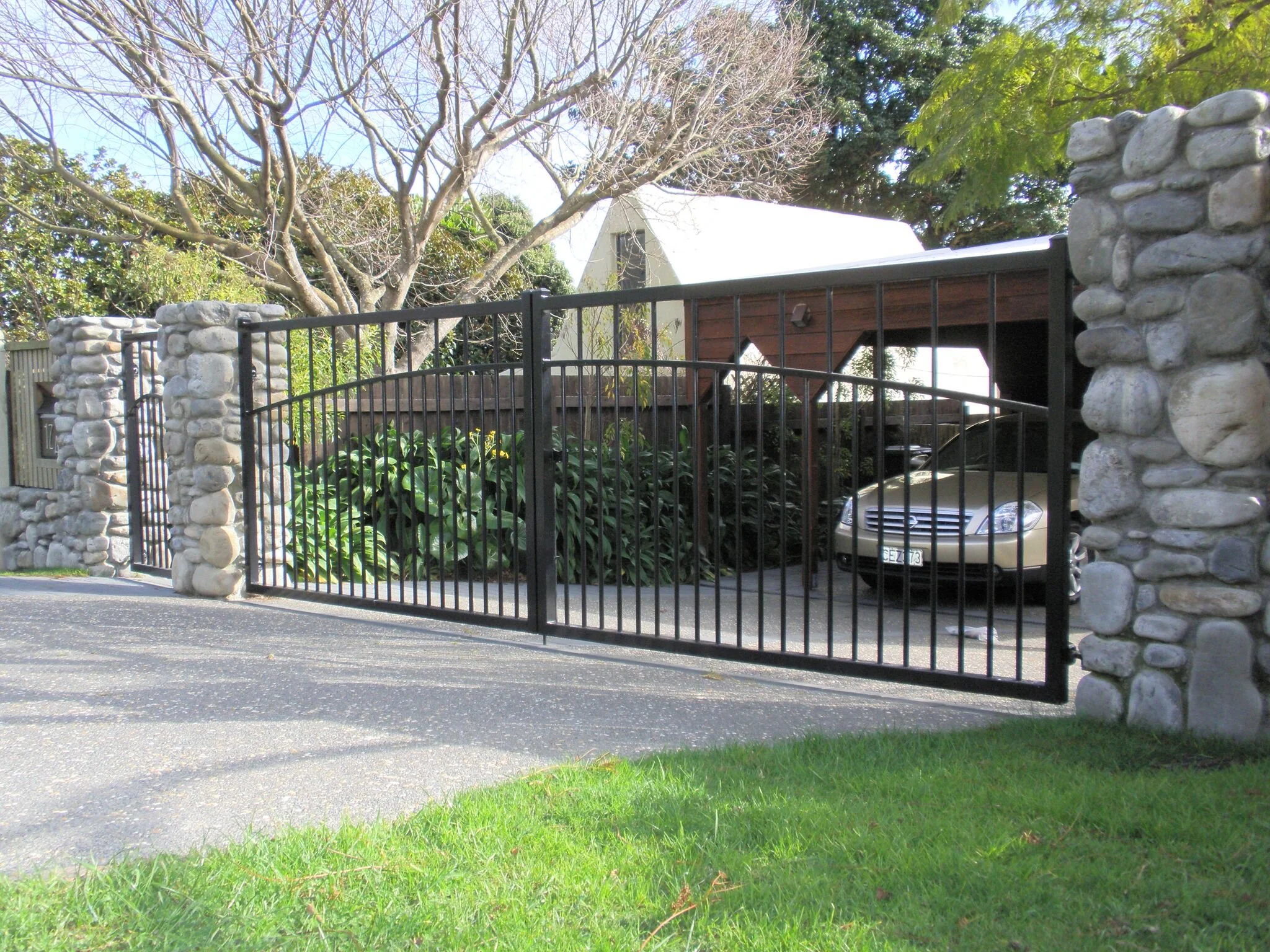 Aluminium Gates — Wooden Gates