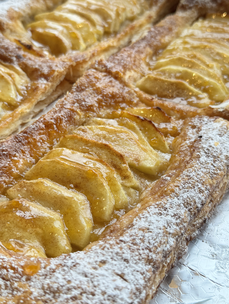 Contact — Le Gouffre Café and Restaurant