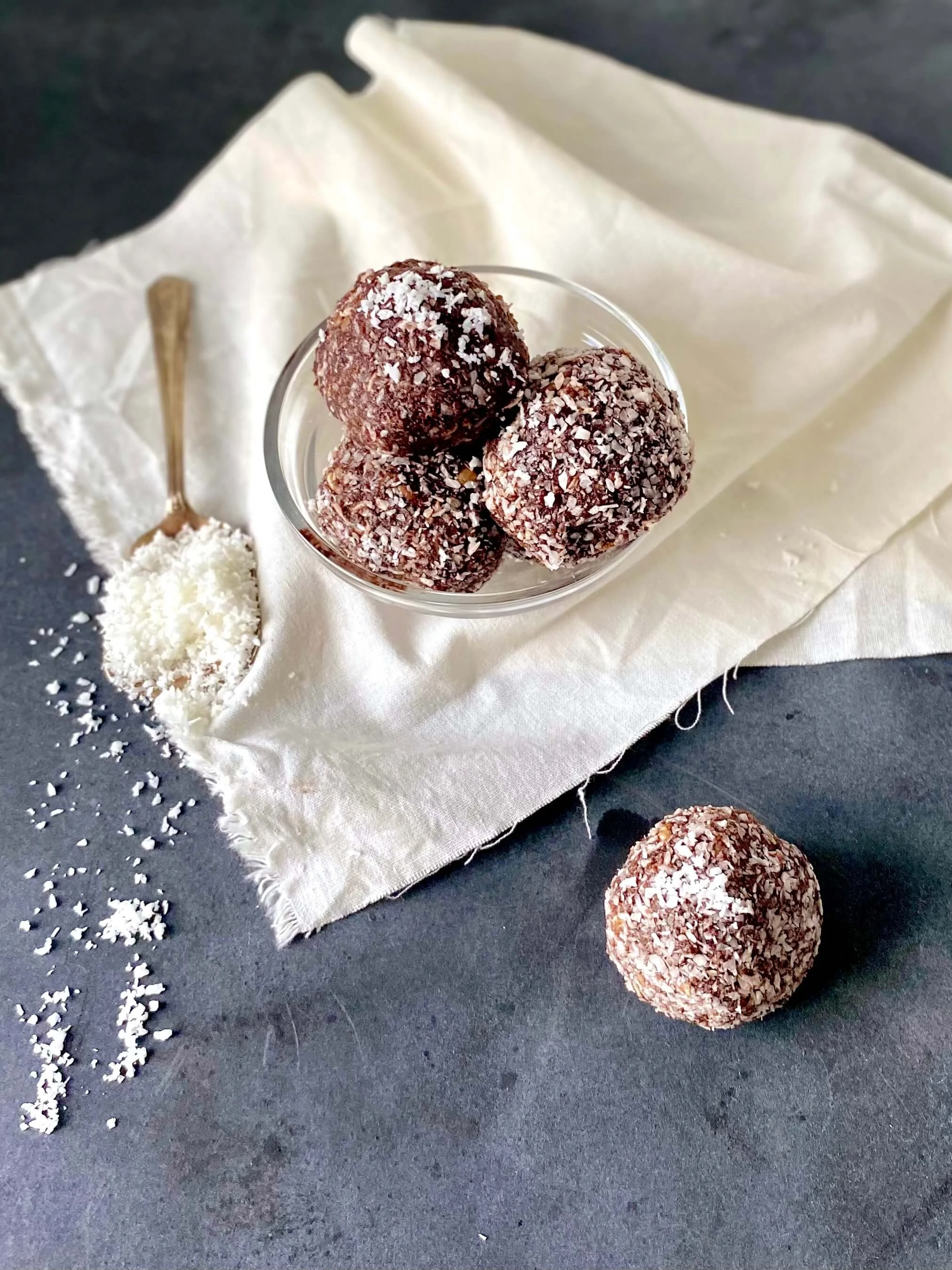 Light Chocolate Coconut Protein Balls | Vegan & High Protein (No Dates ...