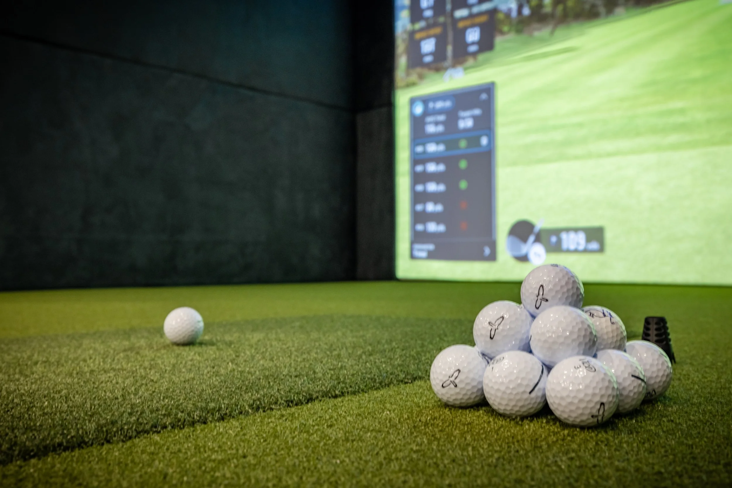 Modern Eagle | 24/7 Private Golf Simulator Club