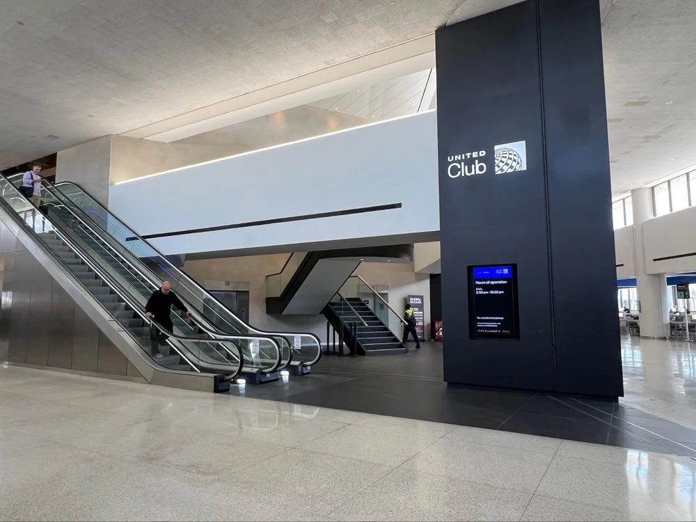 Seven Hours on the MAX: A Review of United’s First Class from Newark to ...