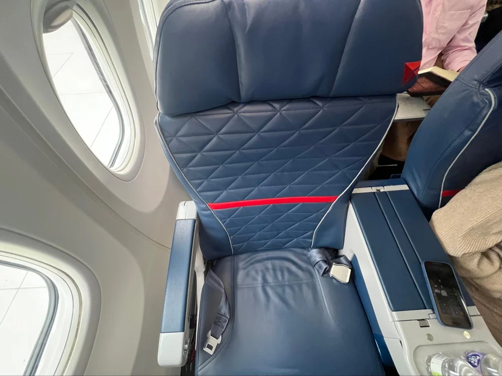 Delta Boeing 737-900ER First Class from Newark to Atlanta — Aviation ...