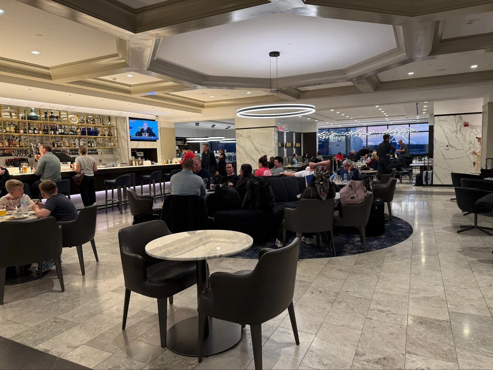 Inside United’s Polaris Lounge at Washington Dulles Airport IAD ...