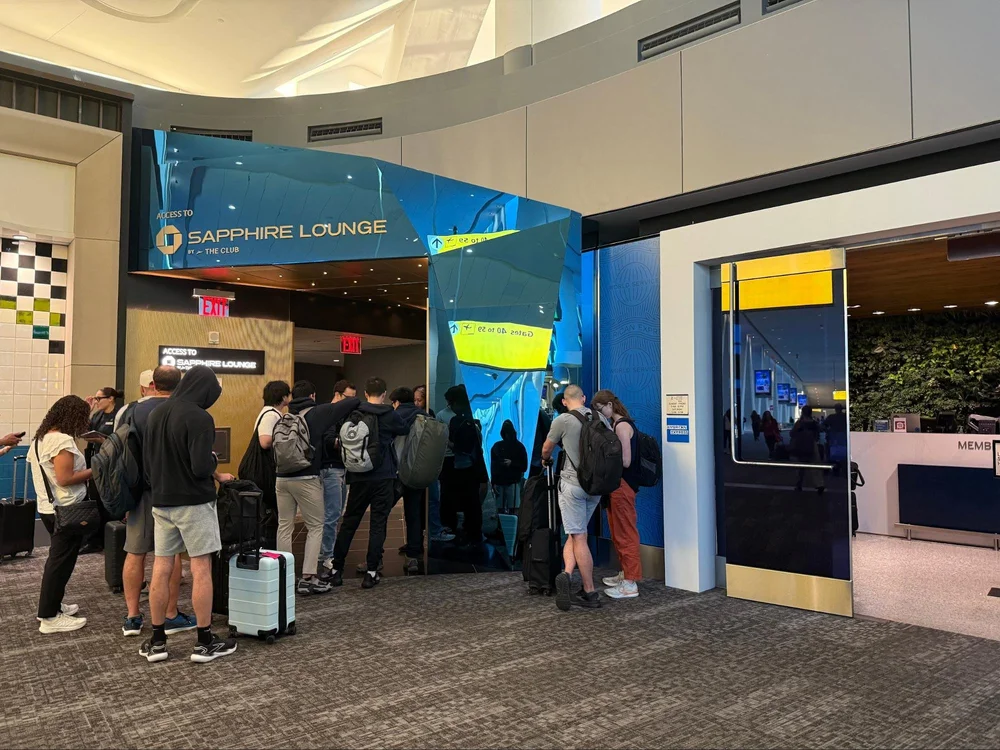The BEST Lounge in the Terminal: A Review of the Chase Sapphire Lounge ...