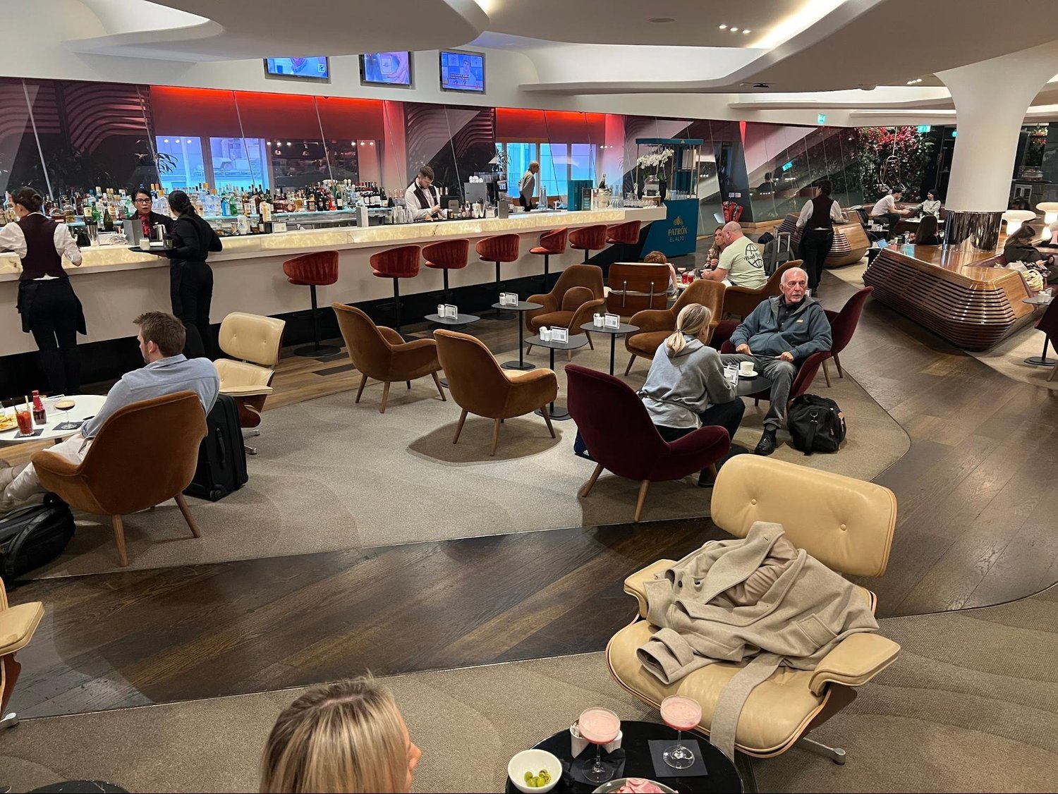 Virgin Atlantic’s Cool and Contemporary Clubhouse Lounge at London ...