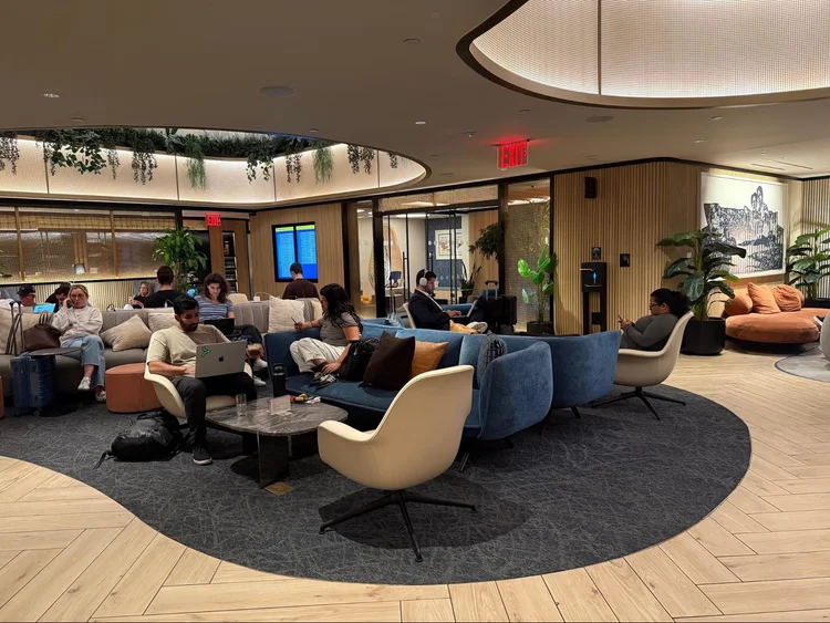 The BEST Lounge in the Terminal: A Review of the Chase Sapphire Lounge ...
