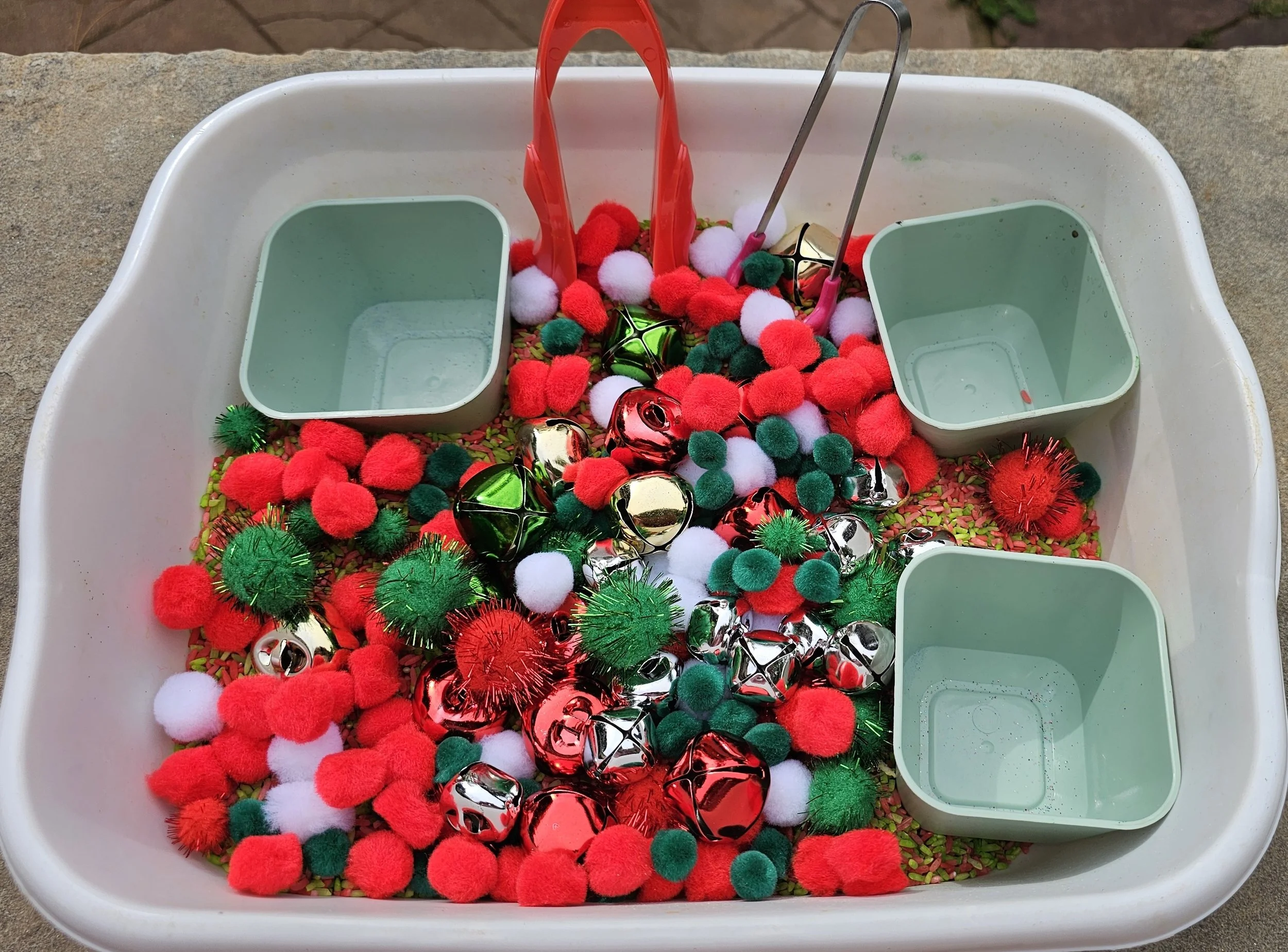 DIY Christmas Sensory Bin: Fun Holiday Activity for Preschoolers — The ...