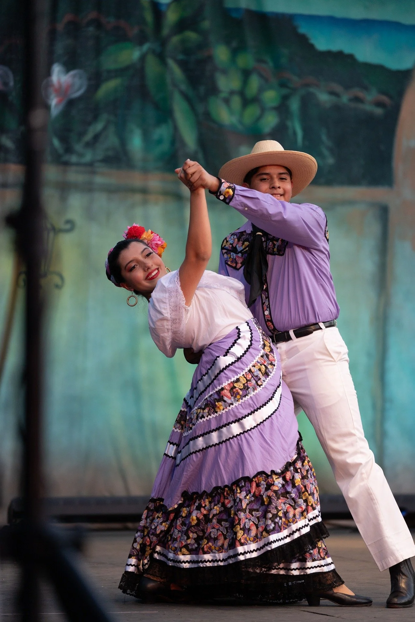 About — Roy Lozano Ballet Folklorico de Texas
