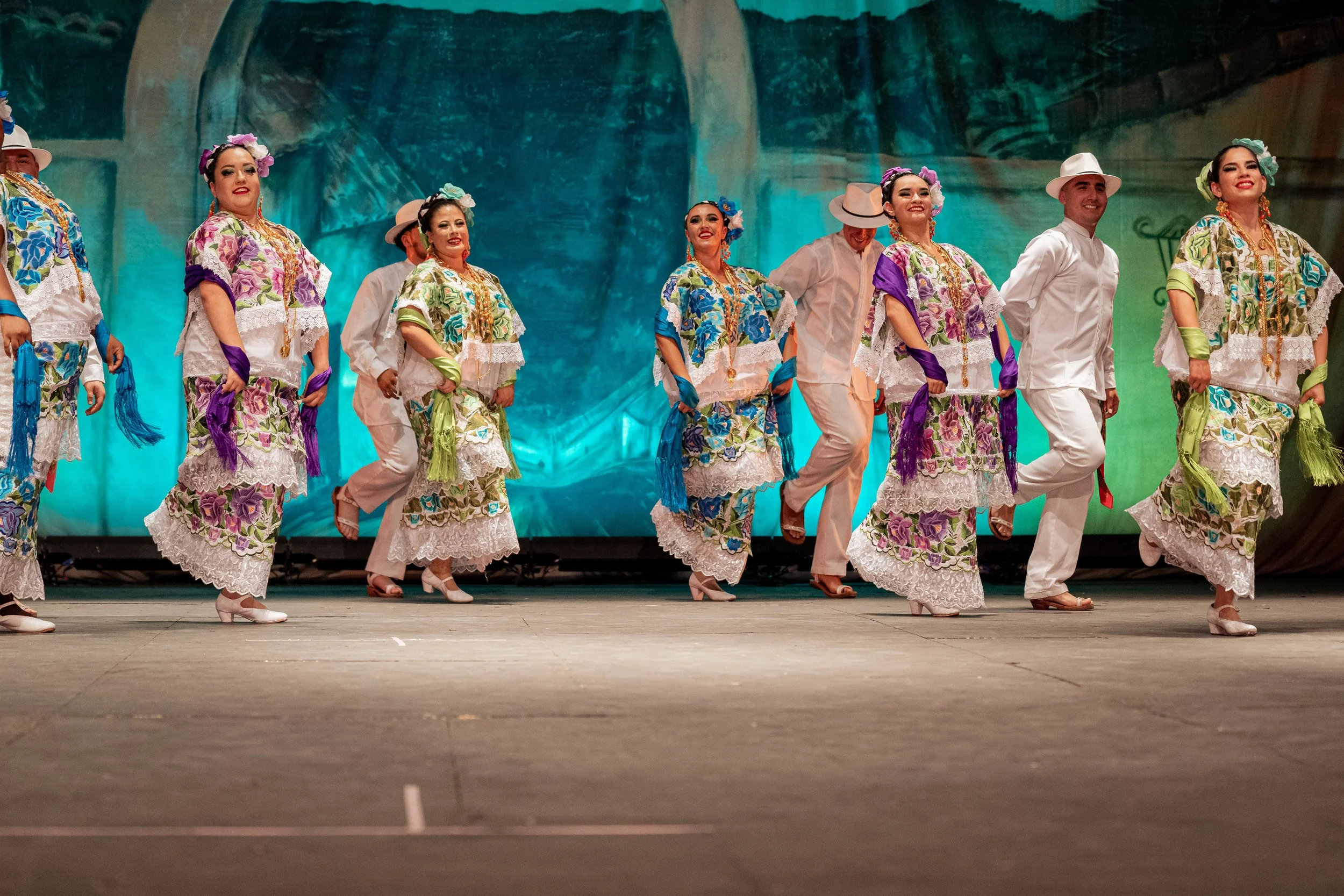 Team — Roy Lozano Ballet Folklorico de Texas