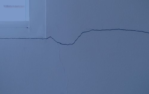 Horizontal Foundation Cracks in Basement Walls