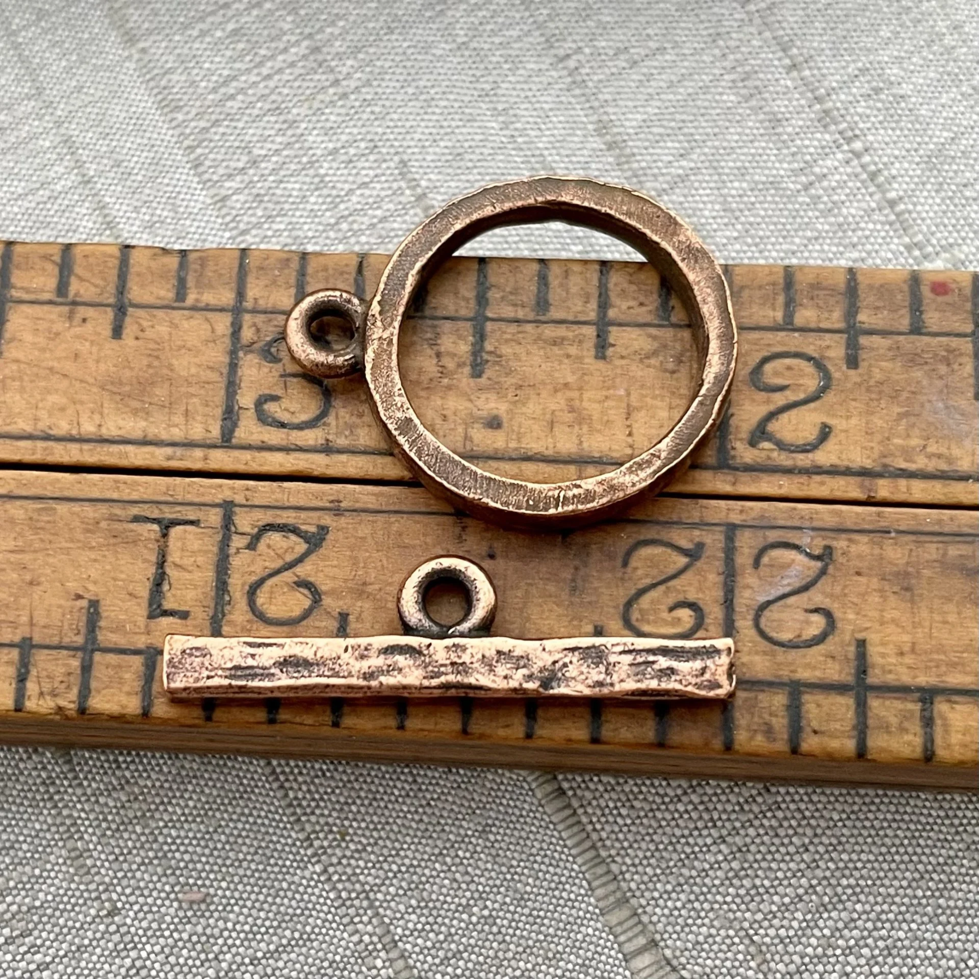 Flattened Round Toggle with Leaf Bar Antique Gold — Humblebeads