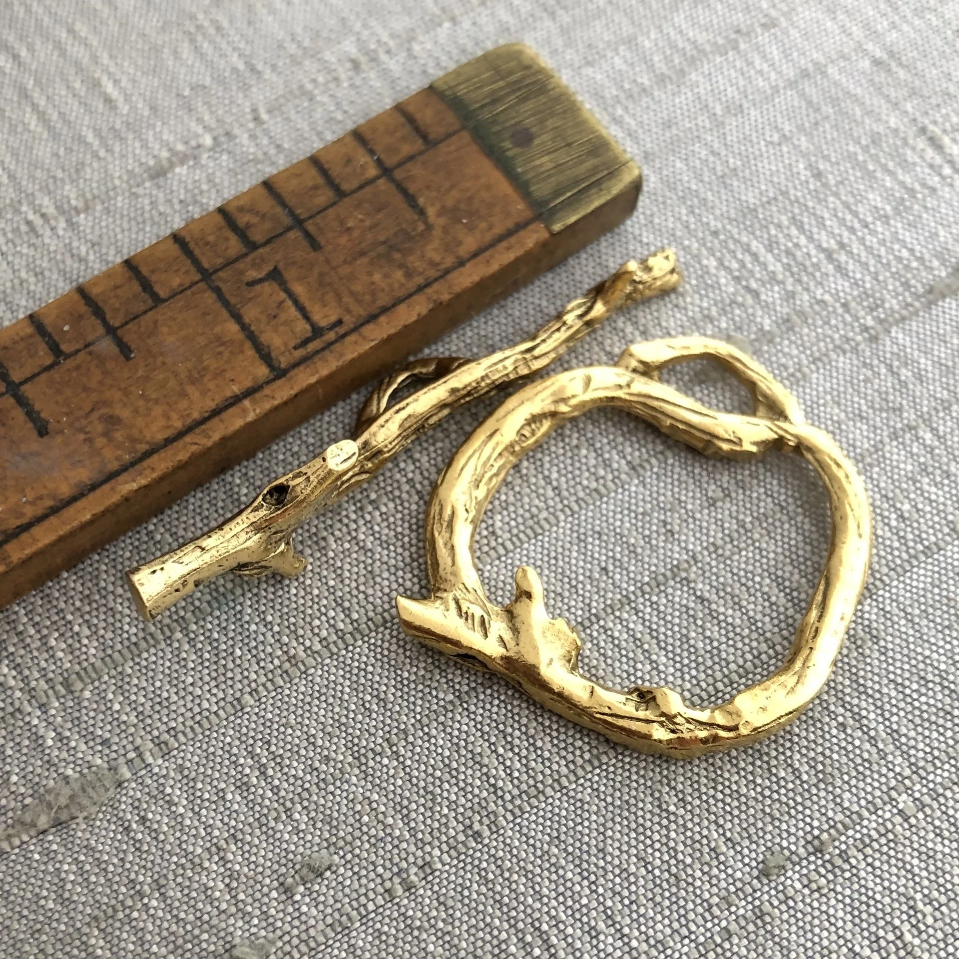 Hammered Toggle with Twig Bar Antique Gold — Humblebeads