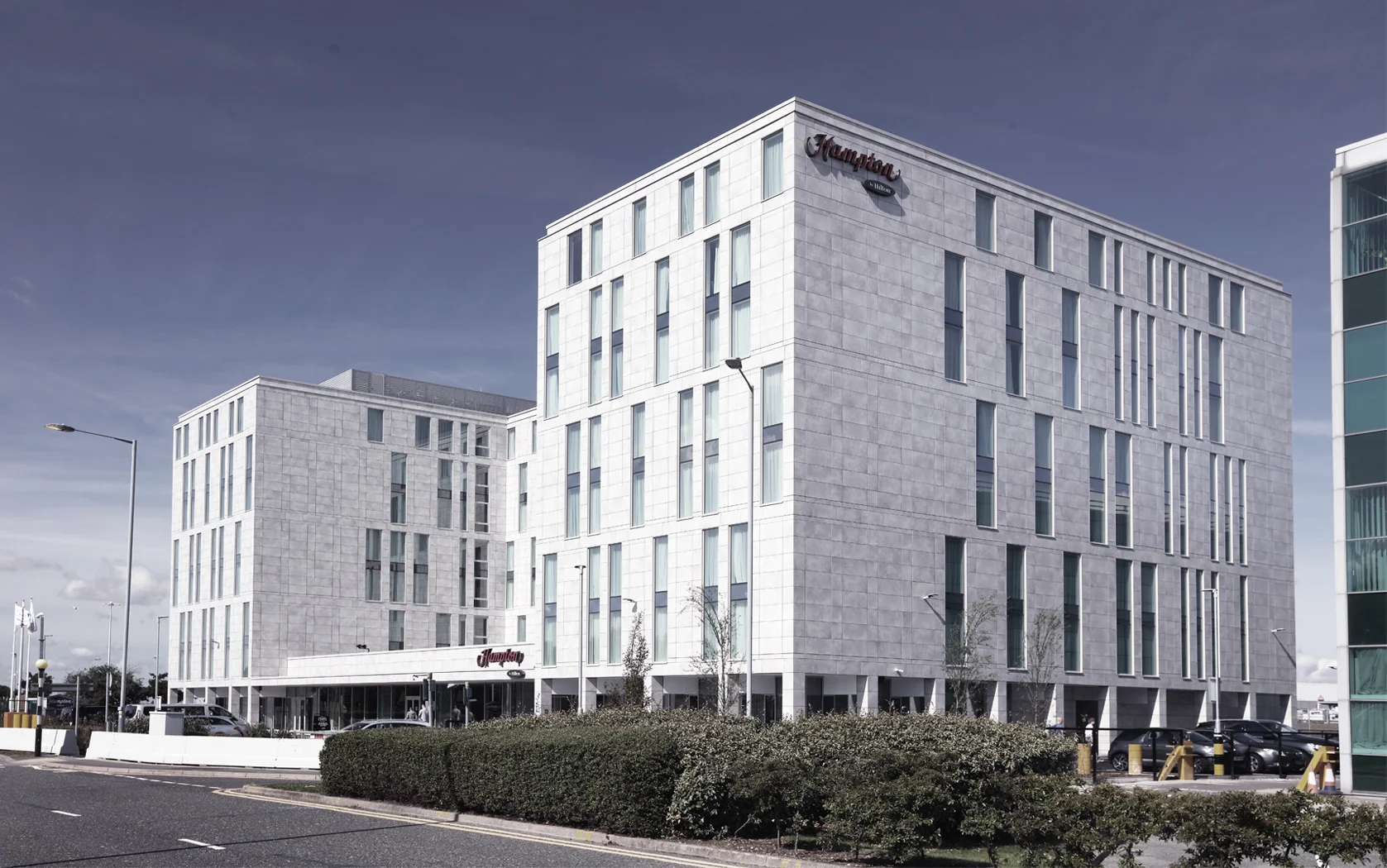 hampton by hilton stansted — VENTURI ARCHITECTS