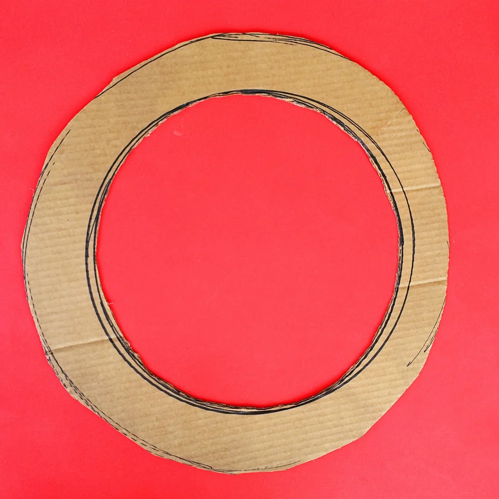 Festive cardboard wreath — Handy with Scissors