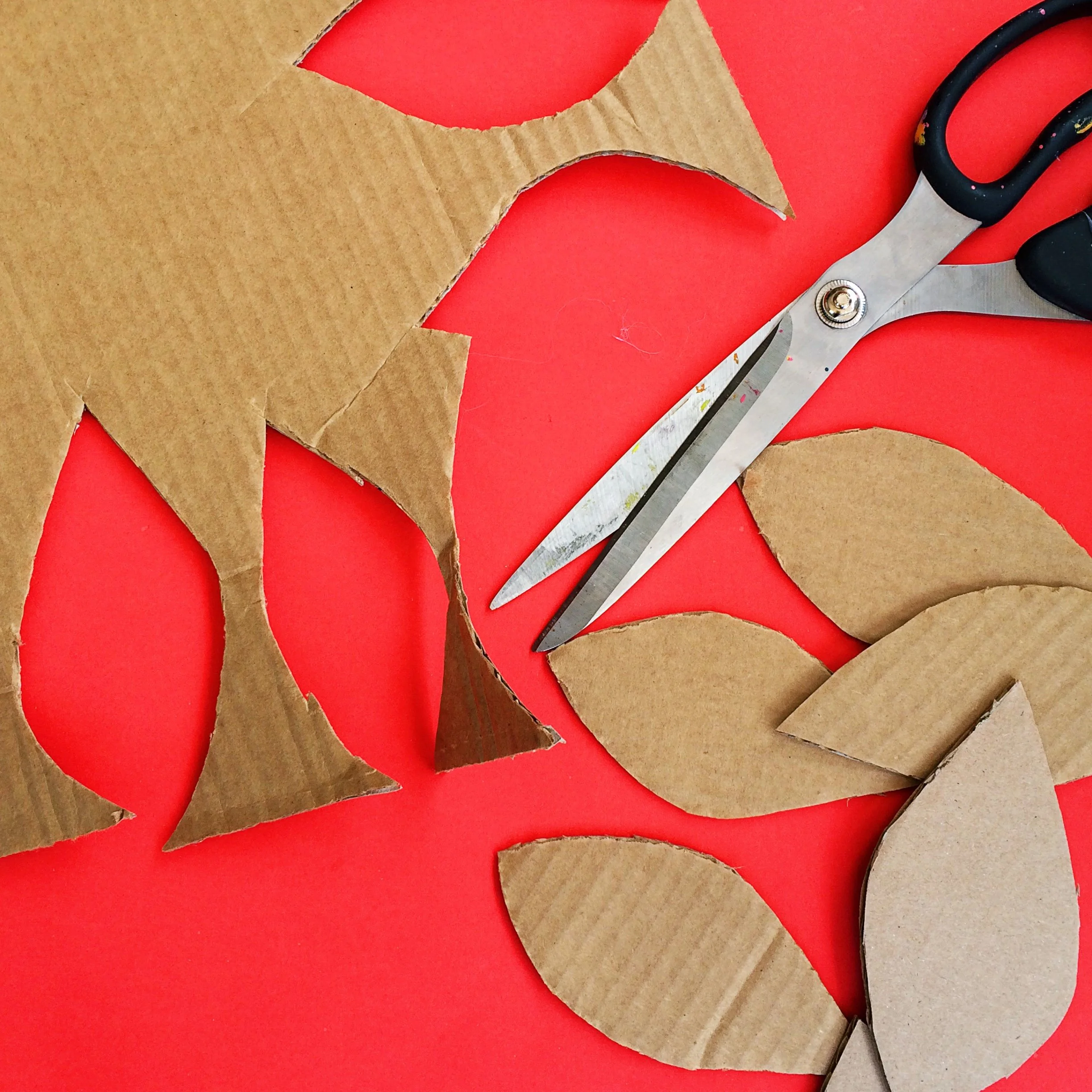 Festive cardboard wreath — Handy with Scissors