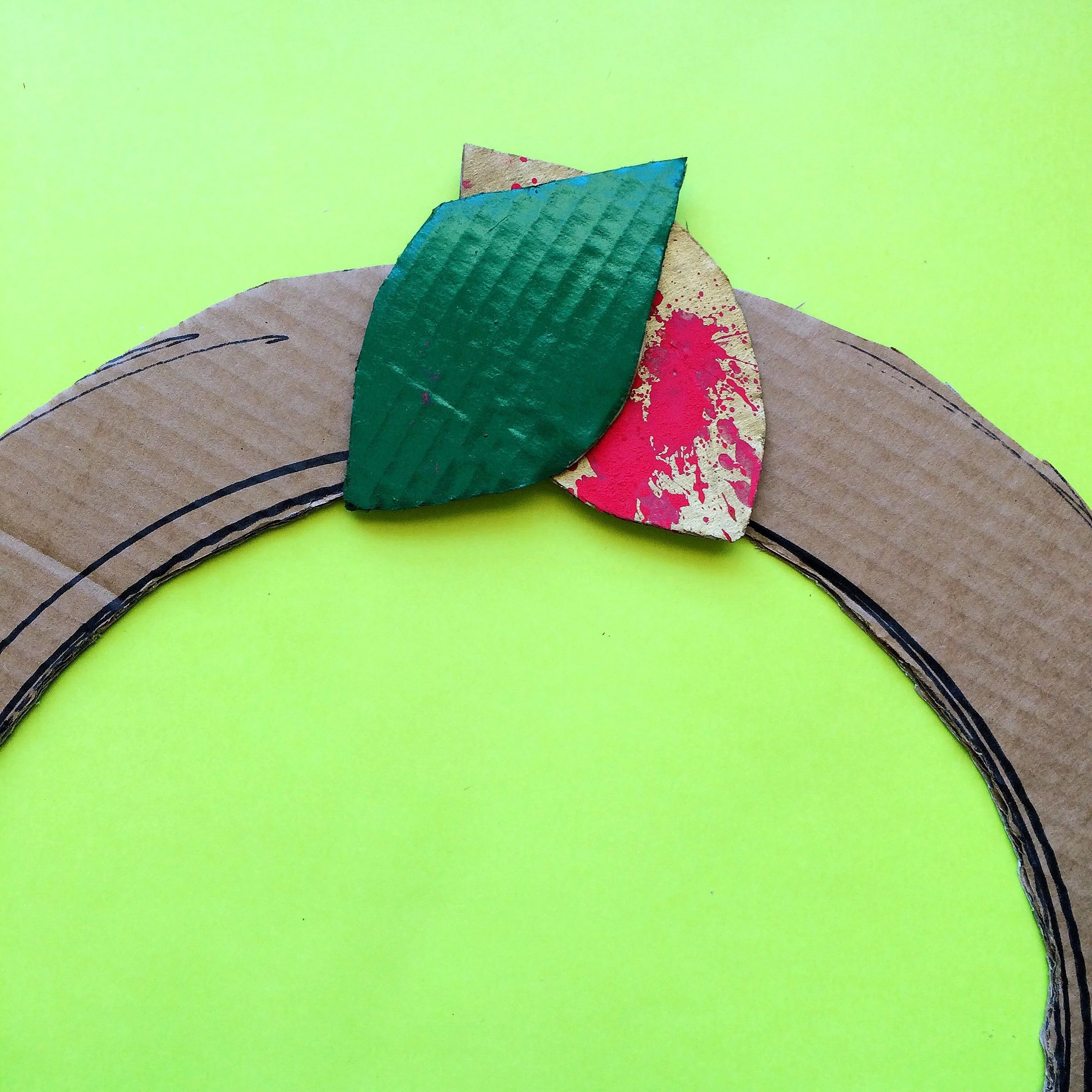Festive cardboard wreath — Handy with Scissors