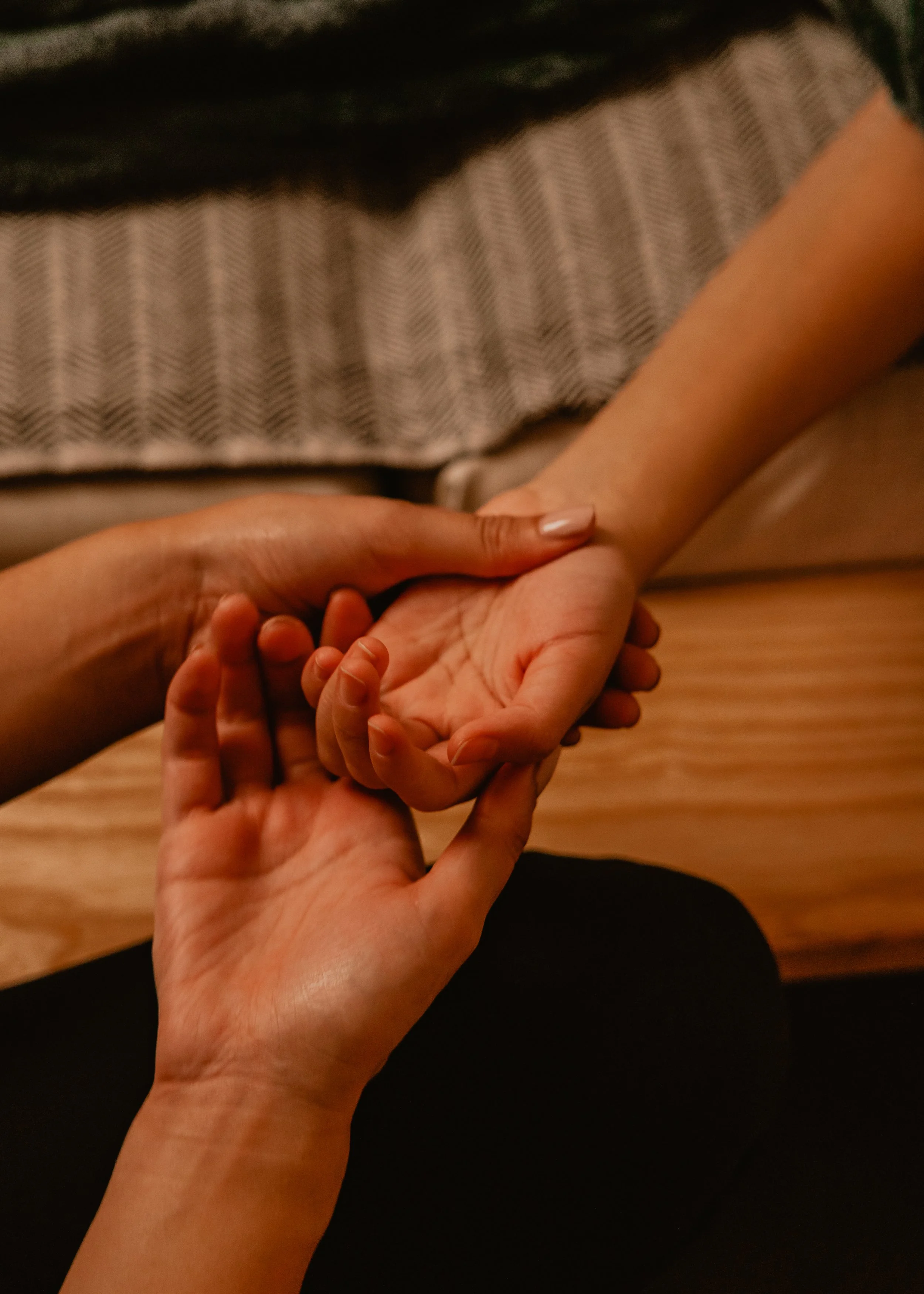 What is Reflexology? Learn About the Benefits and Techniques — Fika ...