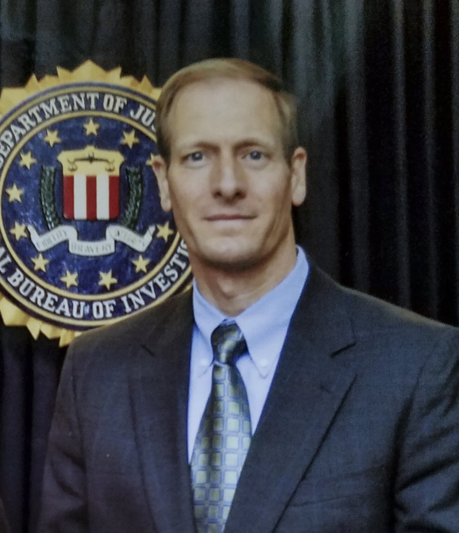 SCOTT CURTIS | Ex-FBI • TV crime analyst • writer • investigator