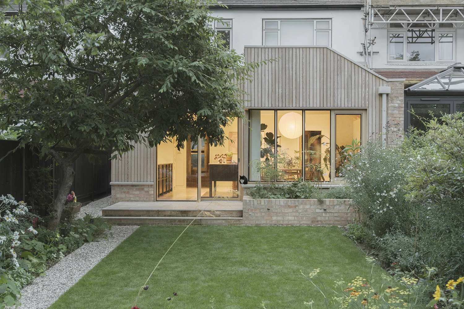 Larch-clad rear extension in the Wanstead Grove Conservation Area ...