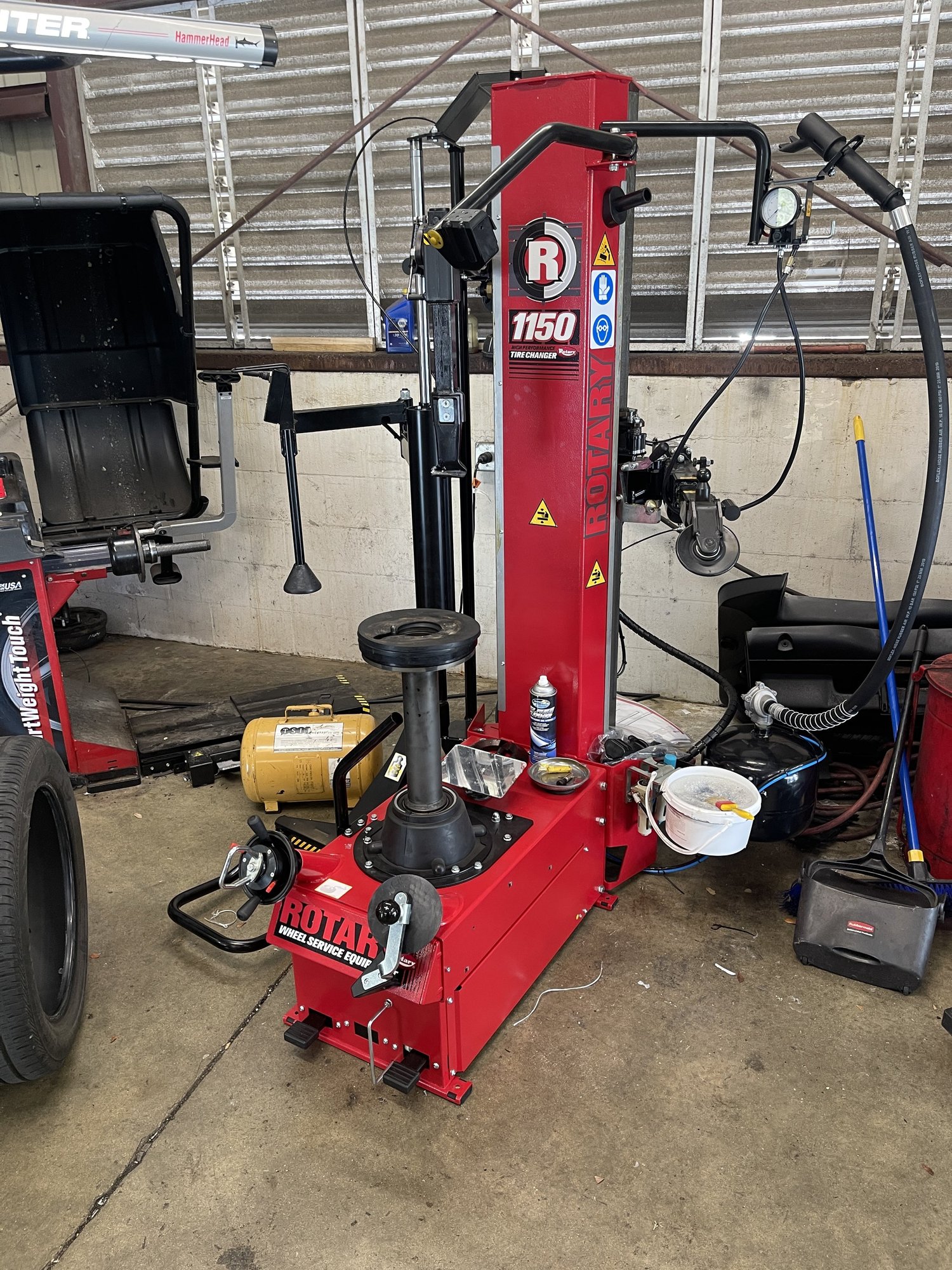 ROTARY R140I TIRE CHANGER — FAST EQUIPMENT
