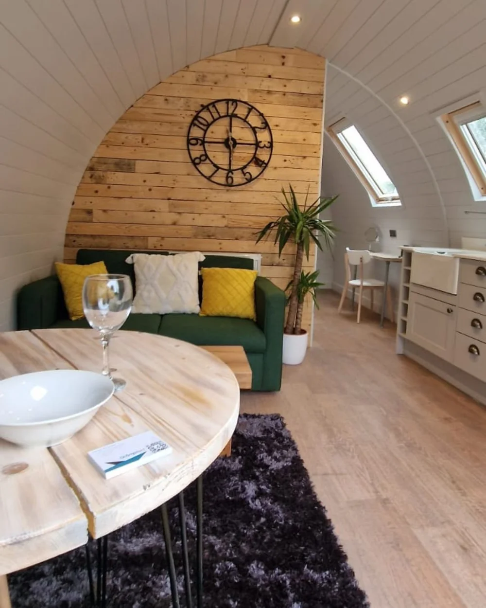 Stonelake Lodges | Luxury Lakeside Lodge Holidays in Nottinghamshire