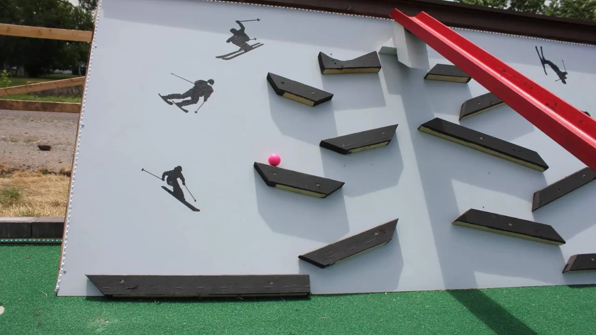 SUSSEX ADVENTURE MINI-GOLF