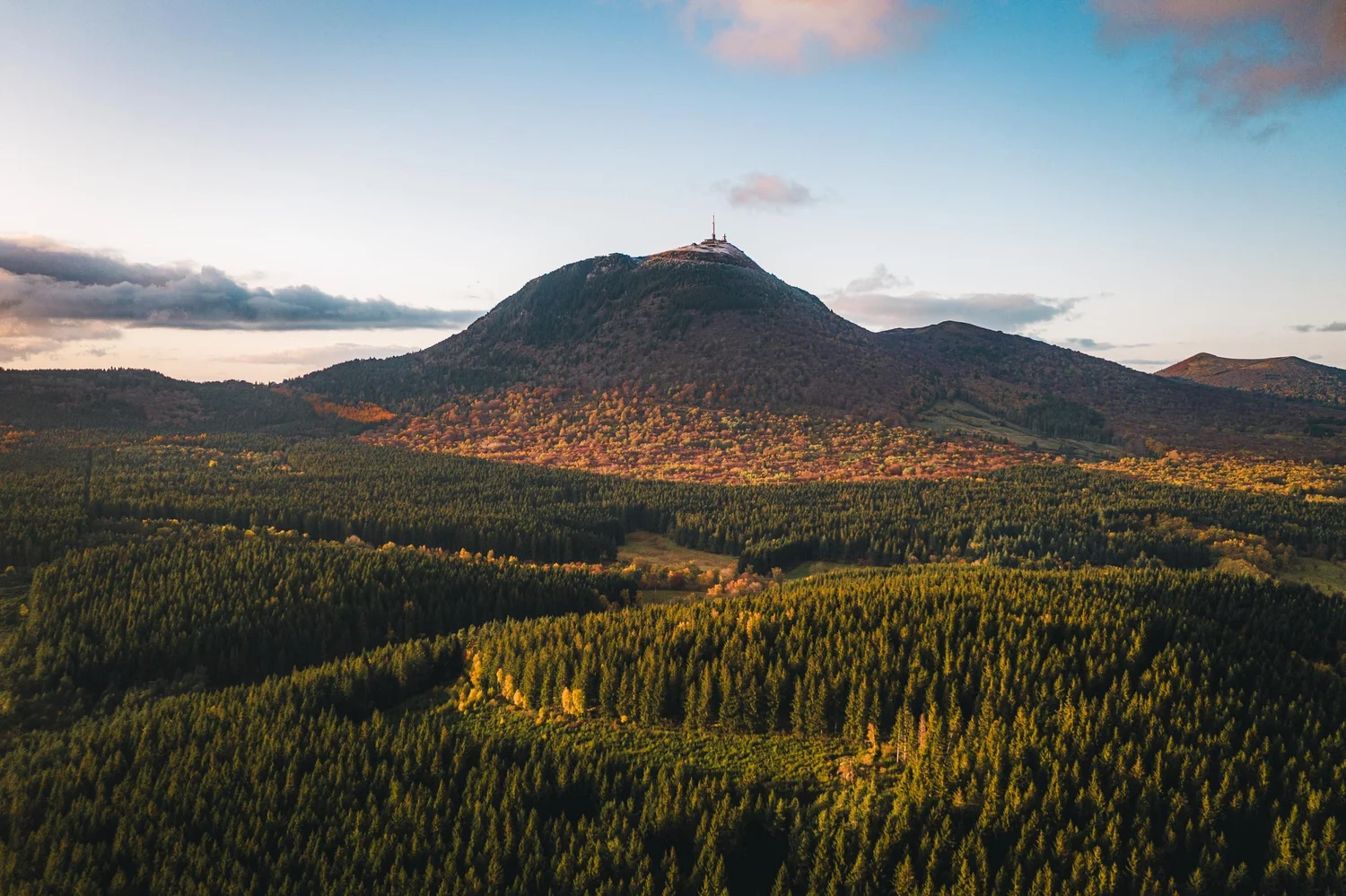 Visiter les Volcans d'Auvergne : Le Guide qui Révèle Tout