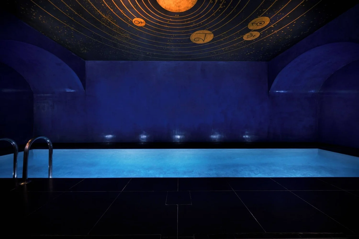 Love Room Paris: 7 Adresses Secrètes pour une nuit Inoubliable