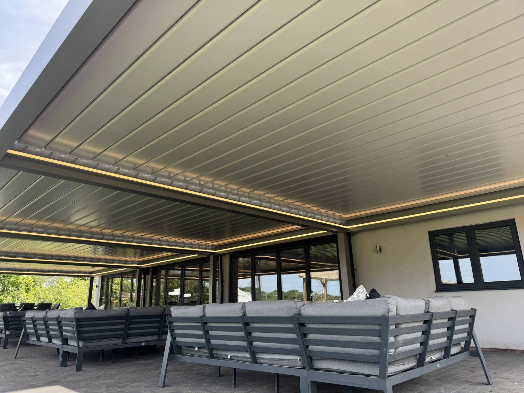 Retractable Canopies UK - Louvered Canopies UK