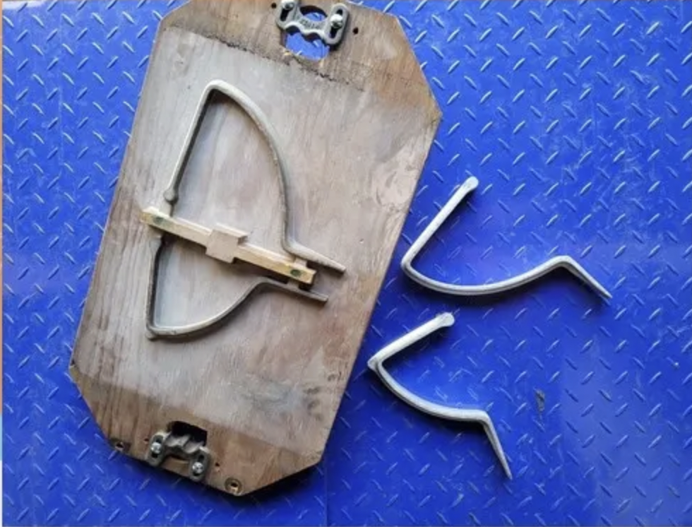 Devin Rear Bonnet Hinges (Large) for Devin SS, C/D and E — Devin Sports ...